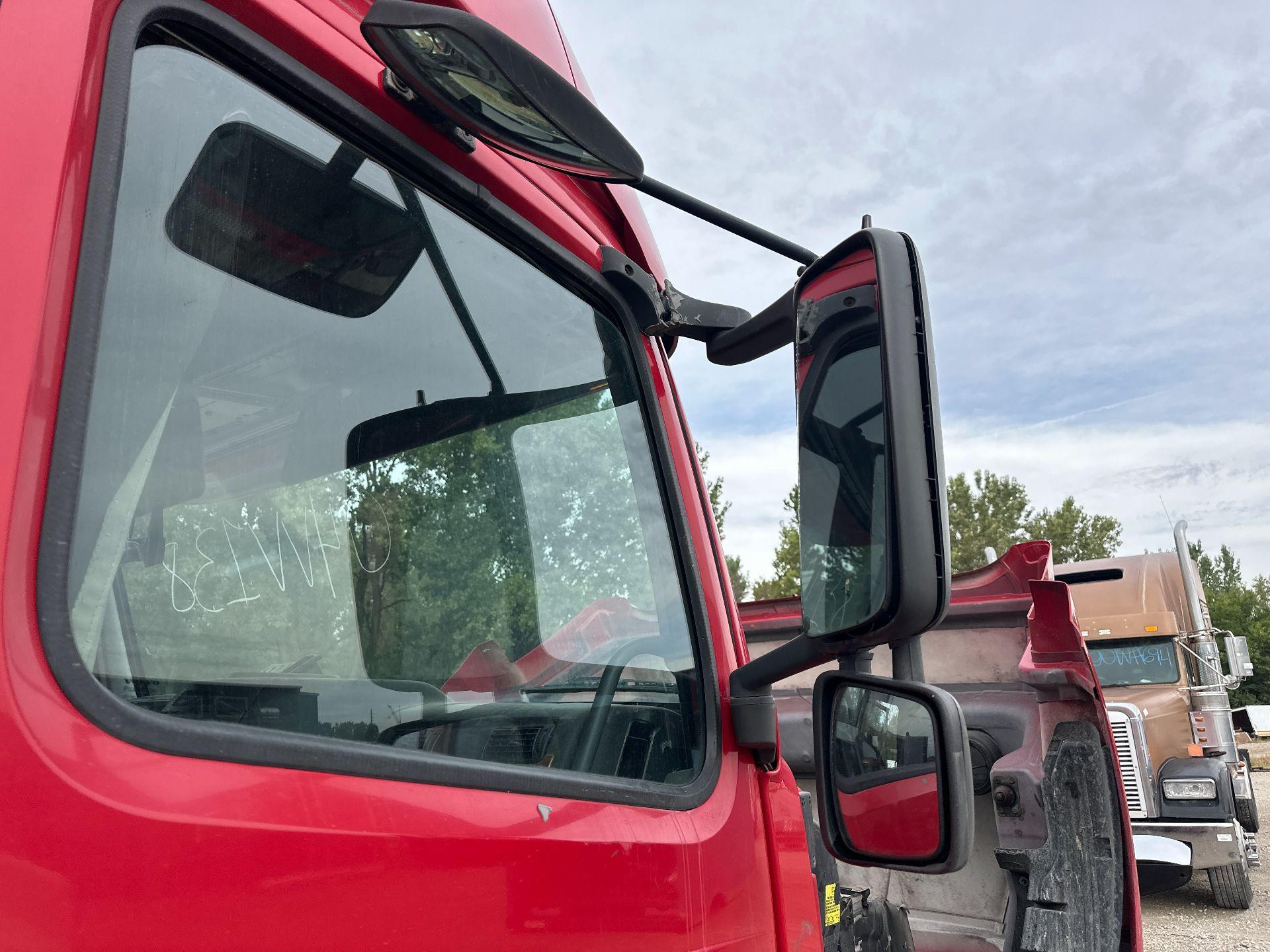 20535603 | Volvo VNL Door Mirror for Sale