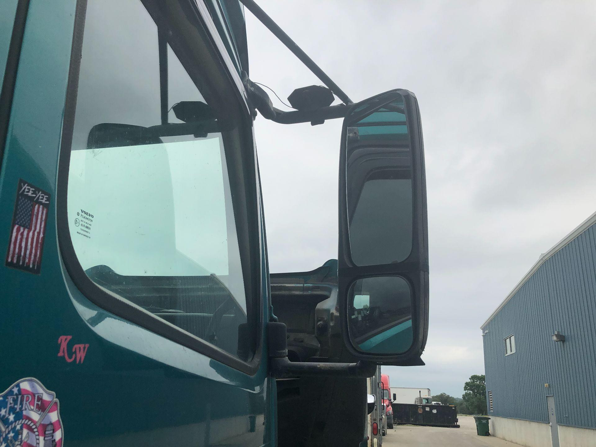 3981223 | Volvo VHD Door Mirror for Sale
