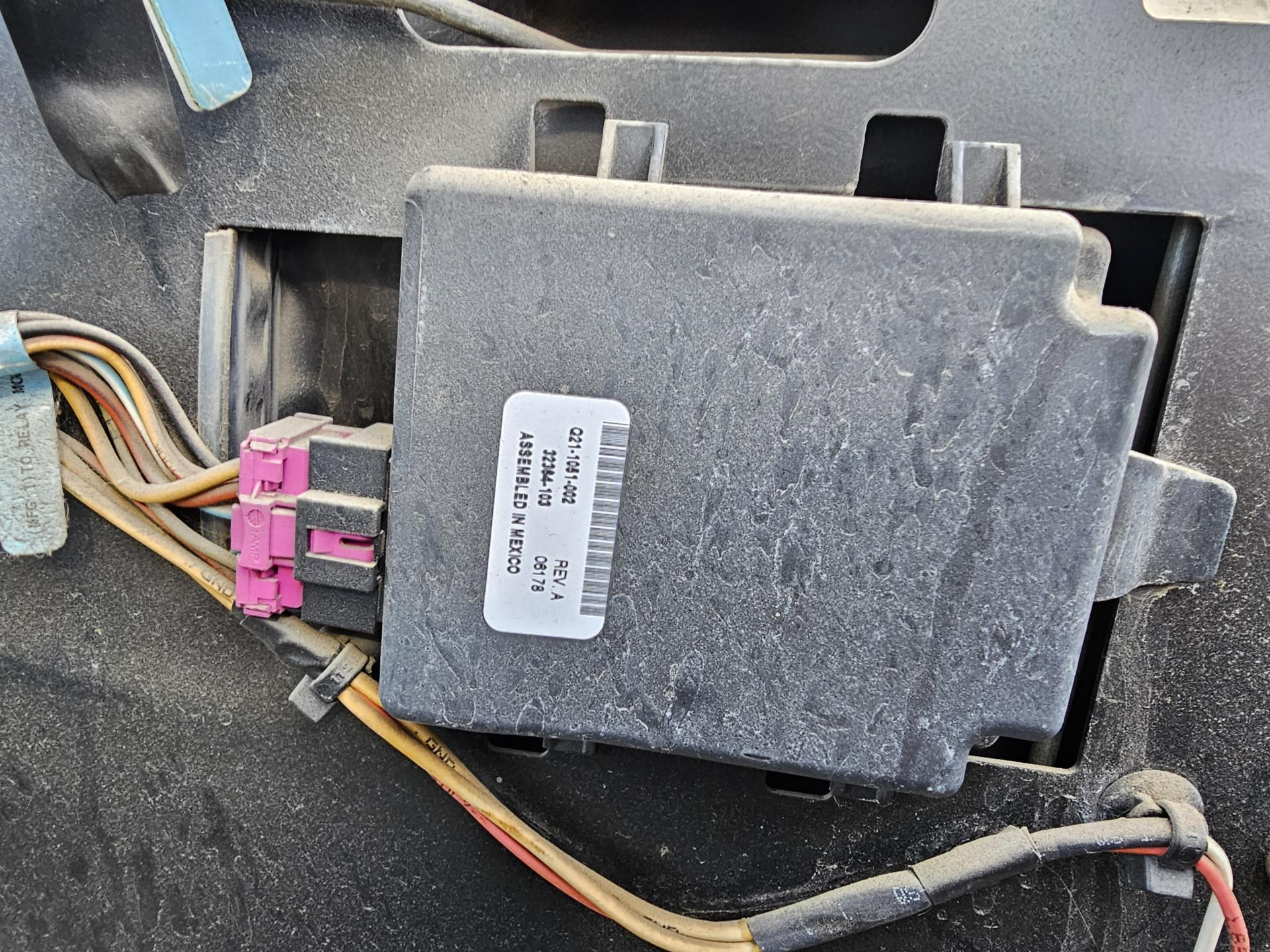 Q21-1051-002 | Kenworth T600 Door, Module for Sale