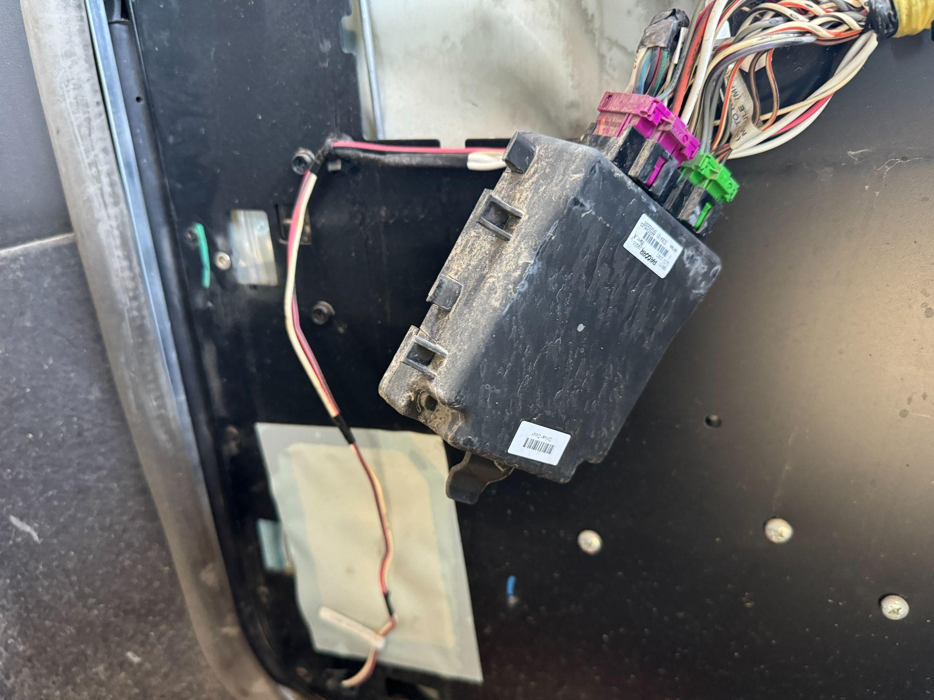 Q21-1050 | Kenworth T800 Door, Module for Sale