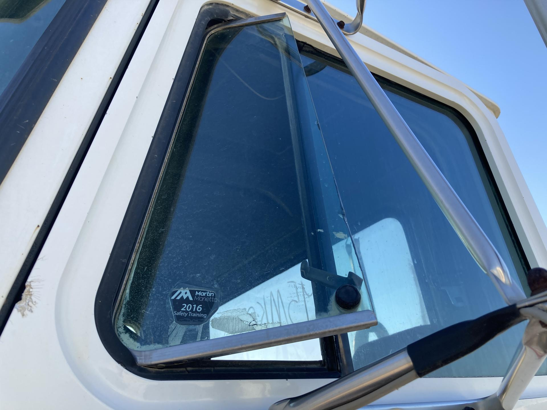 Mack CH600 Door Vent Glass for Sale