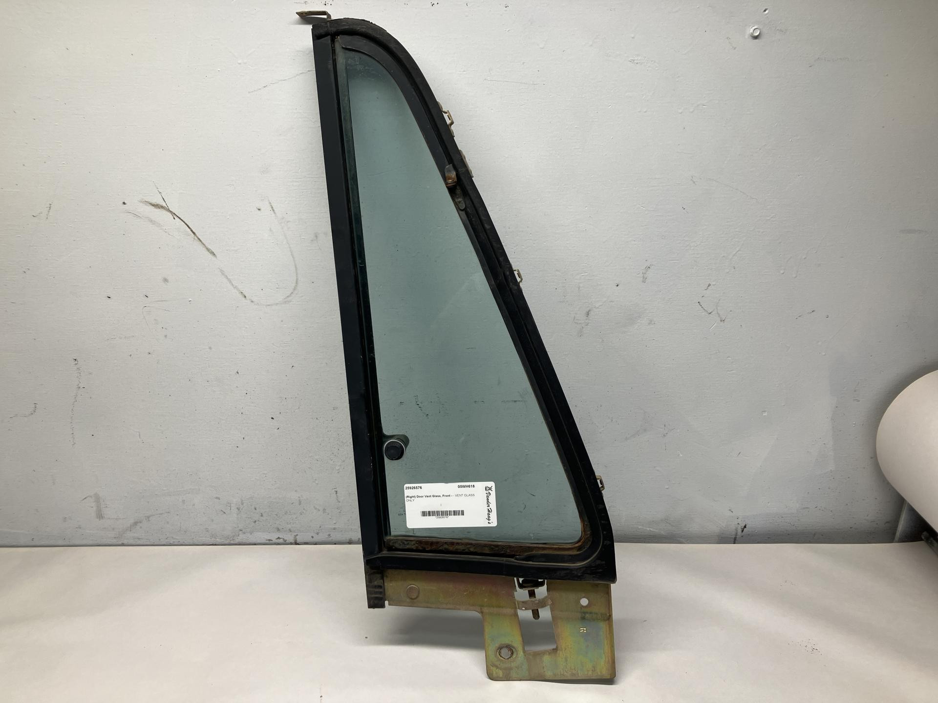 Freightliner COLUMBIA 120 Door Vent Glass for Sale