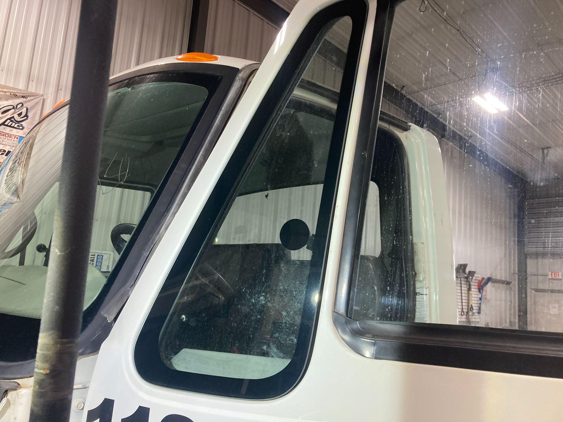 43R-000262 | International DURASTAR (4300) Door Vent Glass for Sale