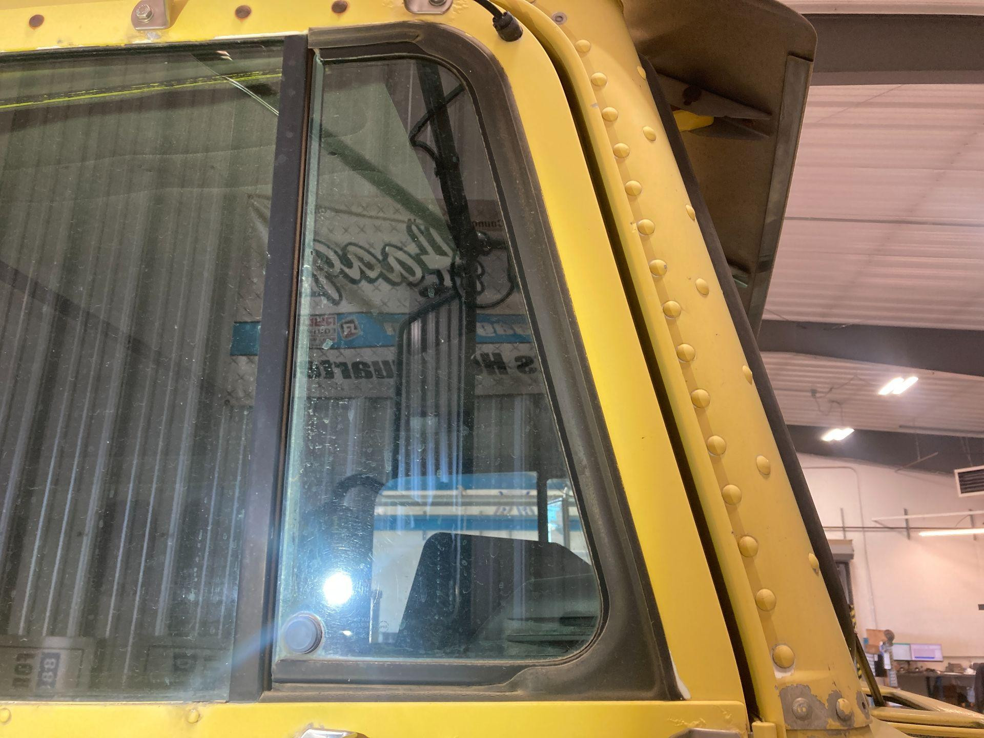Freightliner FLD120 CLASSIC Door Vent Glass for Sale