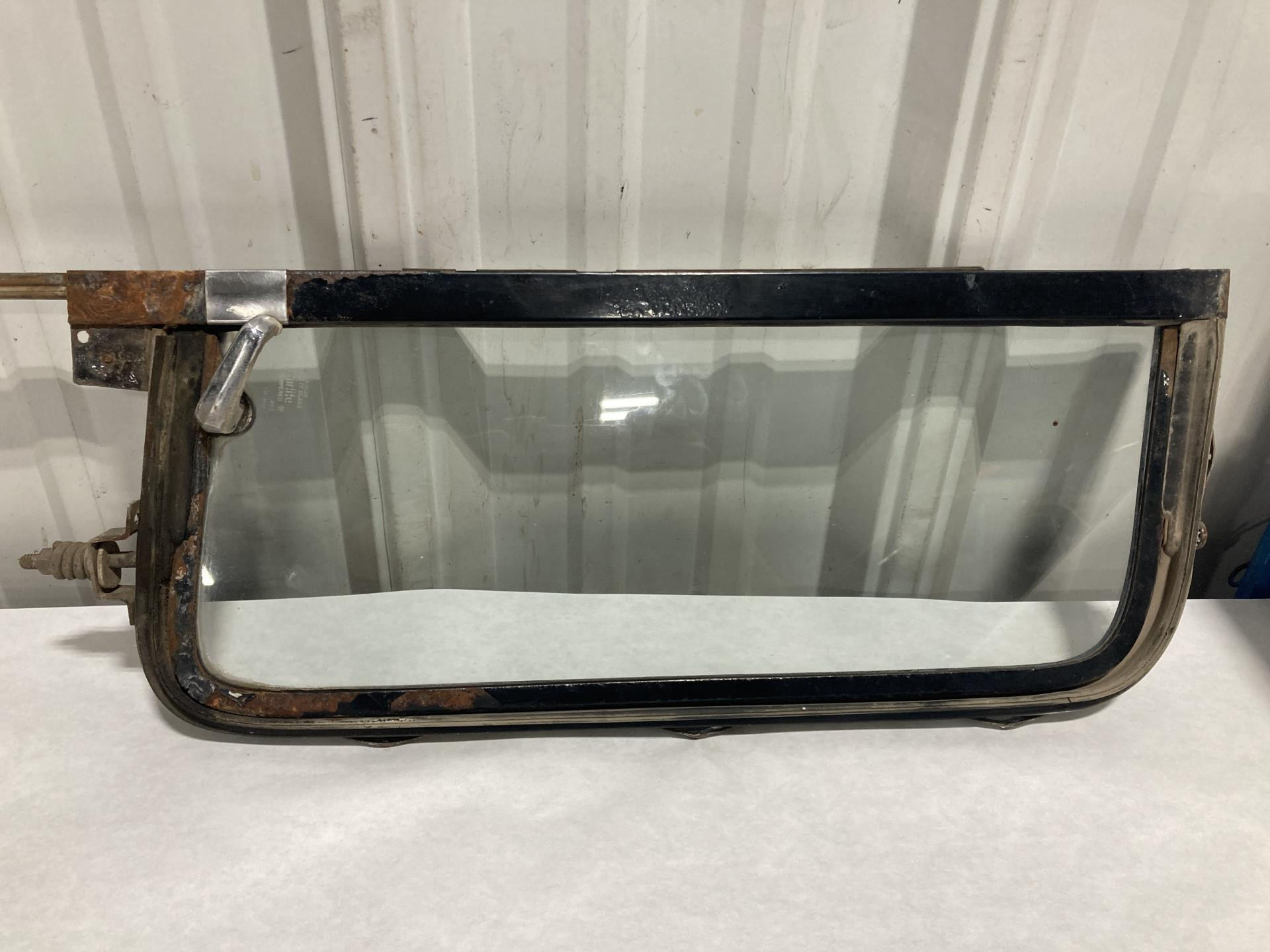 Ford L9000 Door Vent Glass for Sale