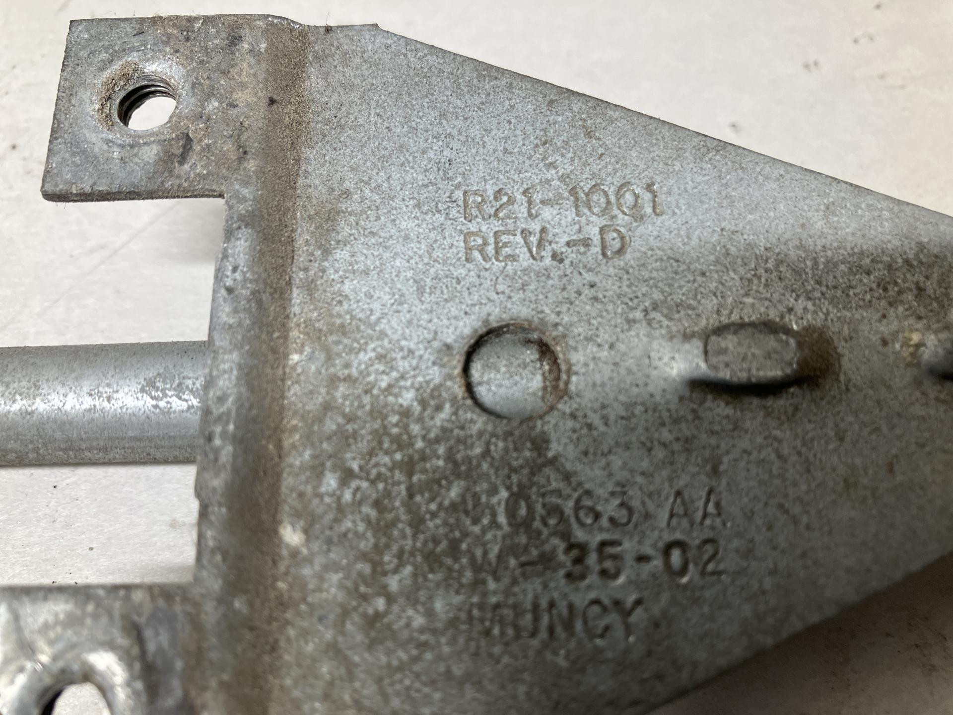 R21-1001 | Peterbilt 387 Front Door Window Regulator for Sale