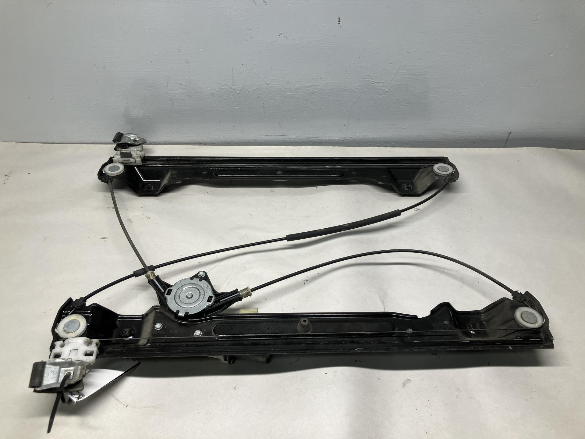 CM093340 | Peterbilt 579 Front Door Window Regulator for Sale