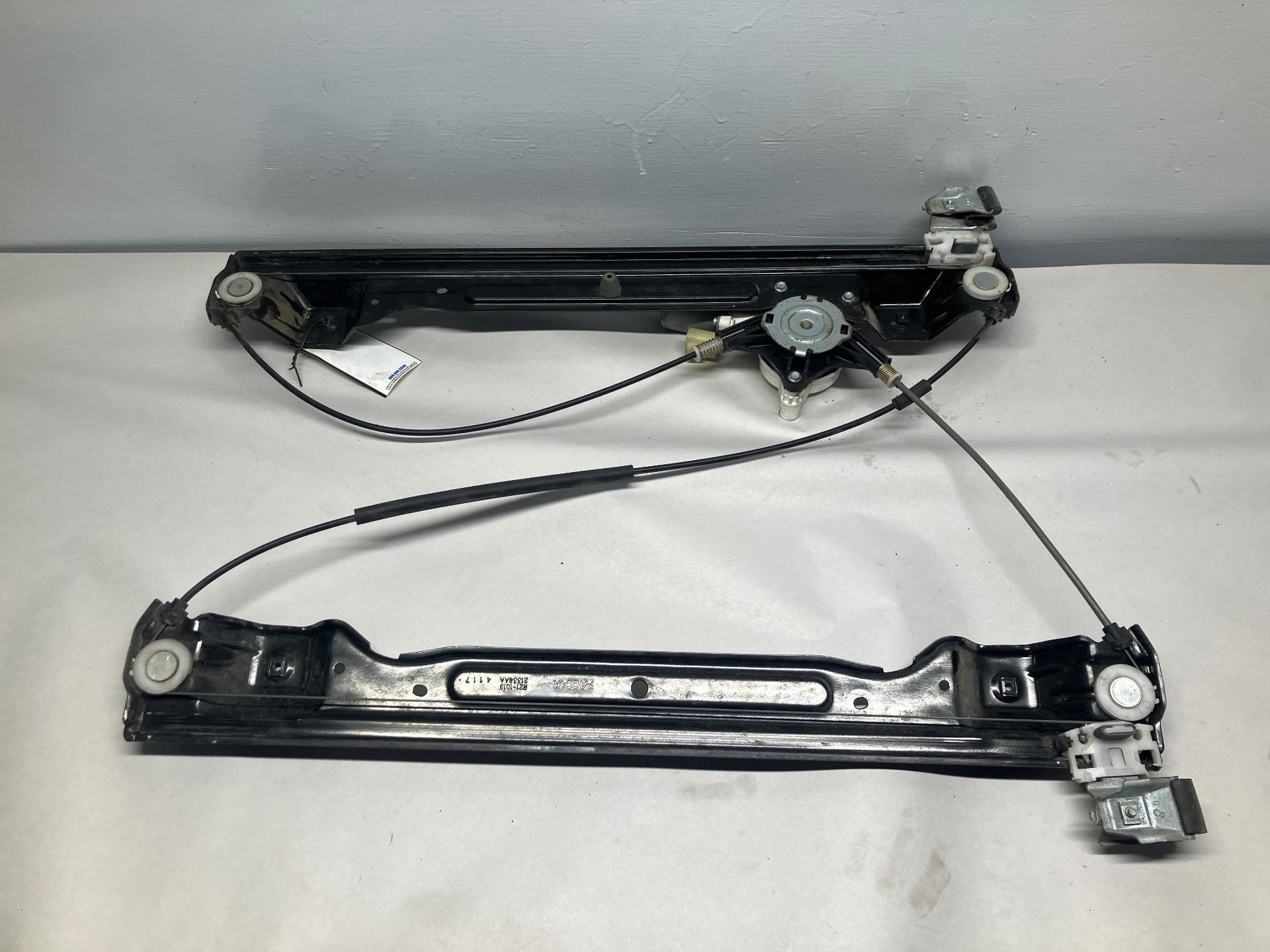 CM093340A | Peterbilt 579 Front Door Window Regulator for Sale