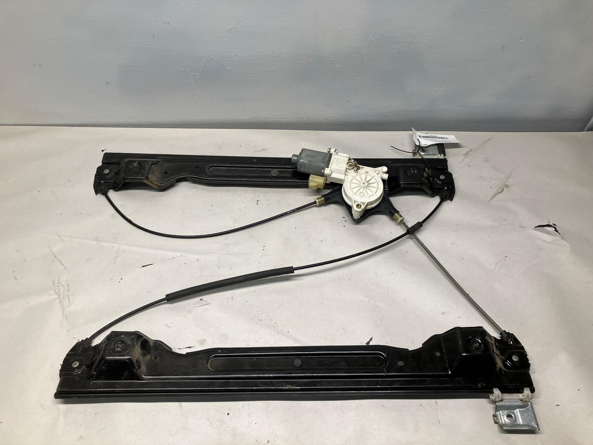 CM093350 | Peterbilt 579 Front Door Window Regulator for Sale