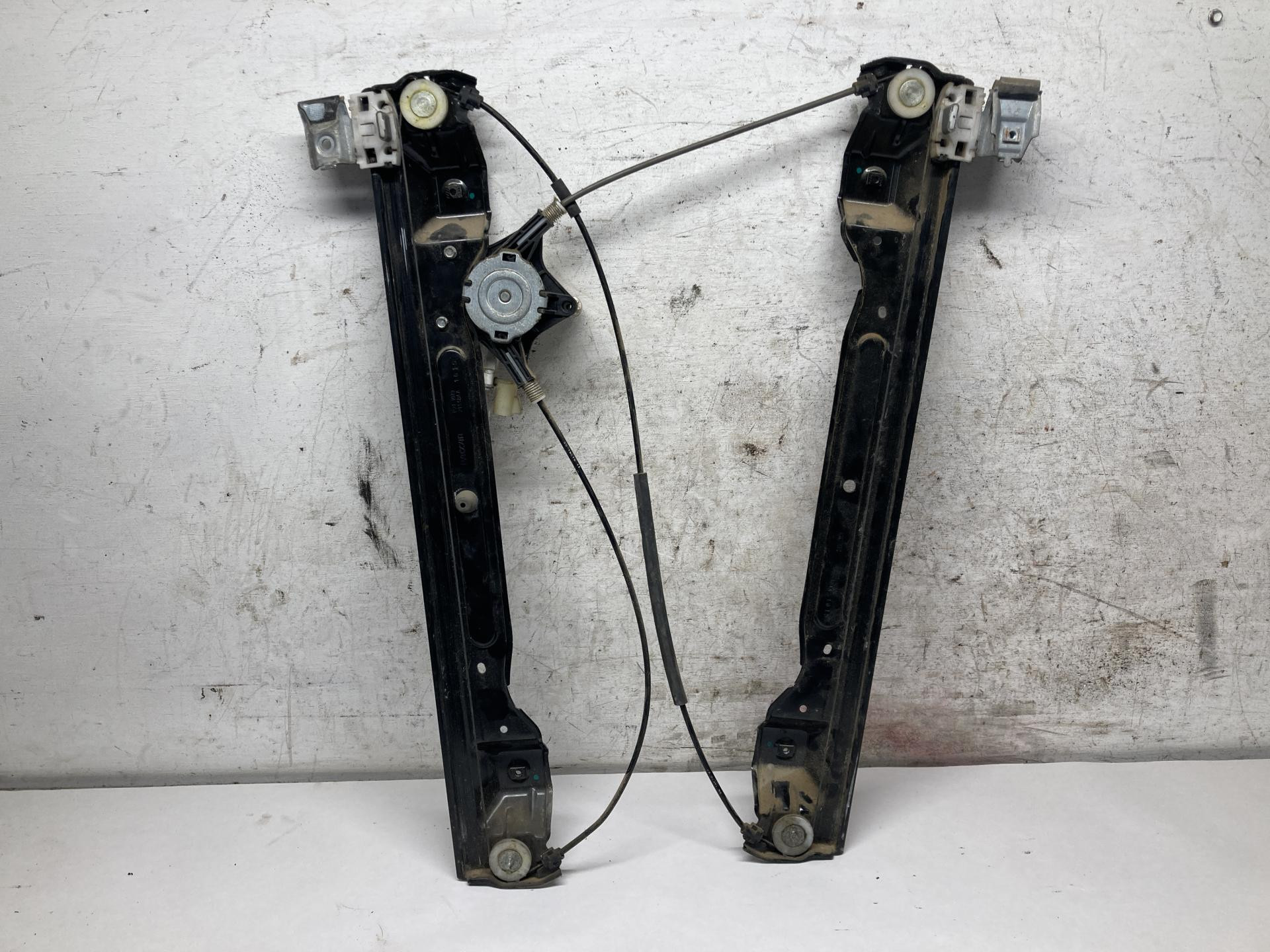 CM093340 | Peterbilt 579 Front Door Window Regulator for Sale