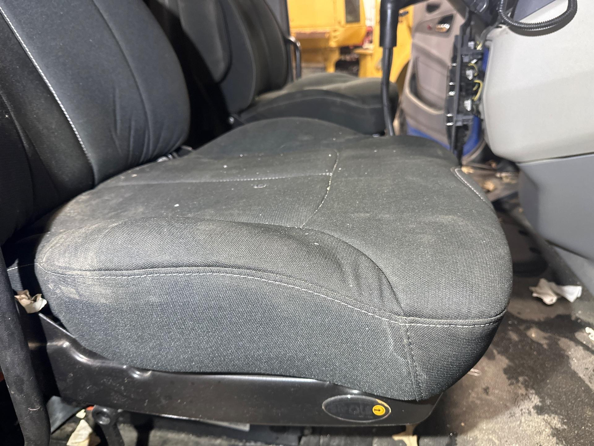 188900FW631 | Peterbilt 567 Air Ride Seat for Sale