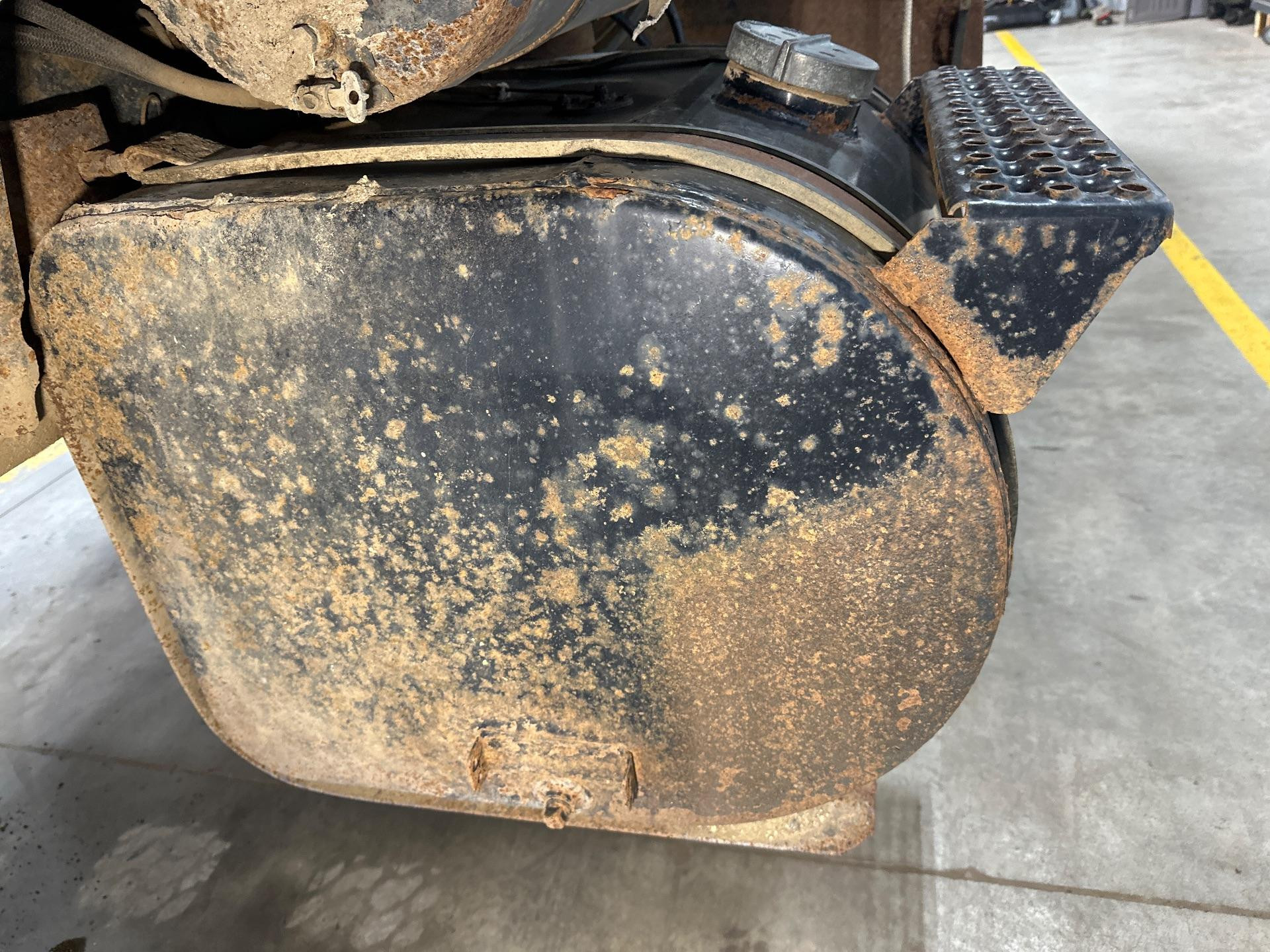 E6HZ9002S | Ford LT8000 Fuel Tank for Sale