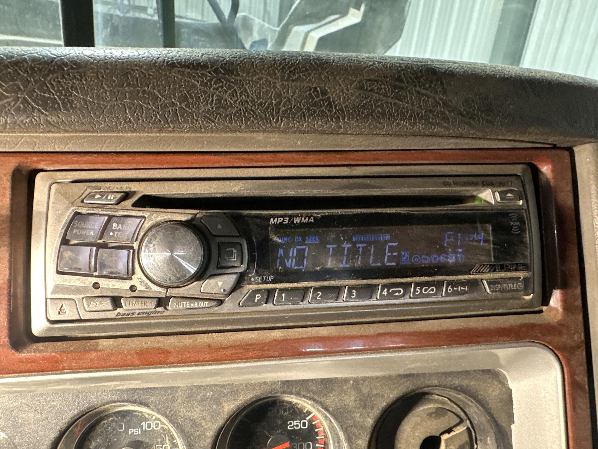 CDA-9827 | Kenworth T600 A/V Equipment (Radio) for Sale