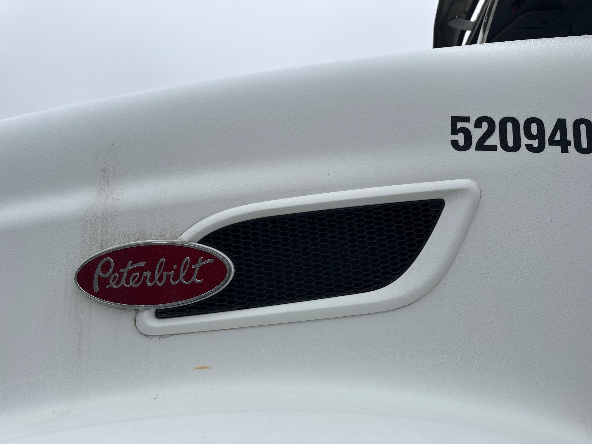 Peterbilt 386 Hood Side Vent for Sale