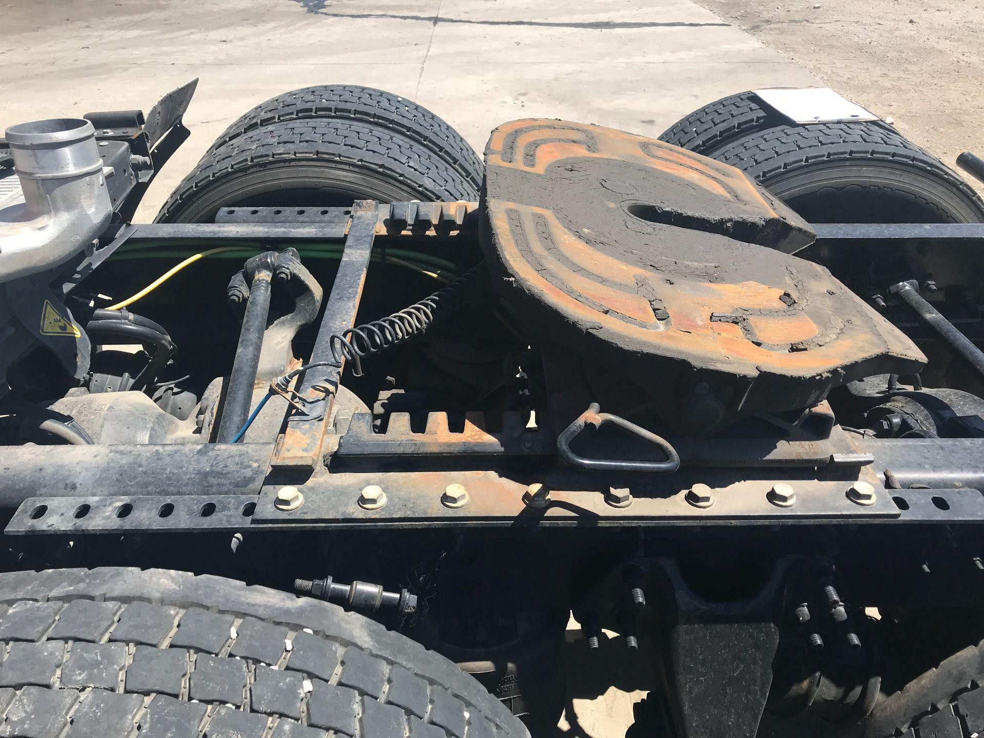 FW31-7002X3L11 | Holland FW17 Fifth Wheel for Sale