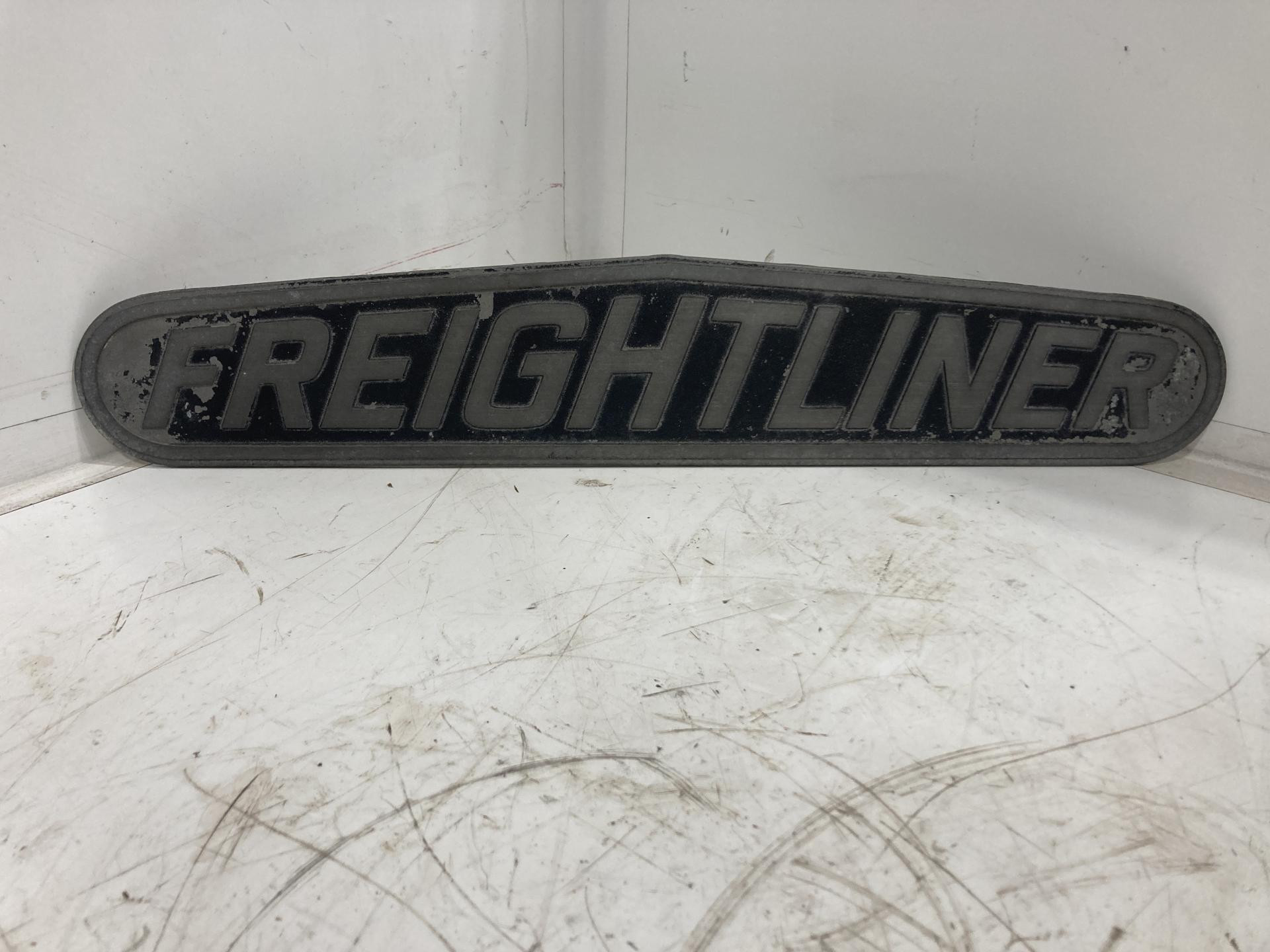 6815840325 | Freightliner FLD120 Emblem for Sale
