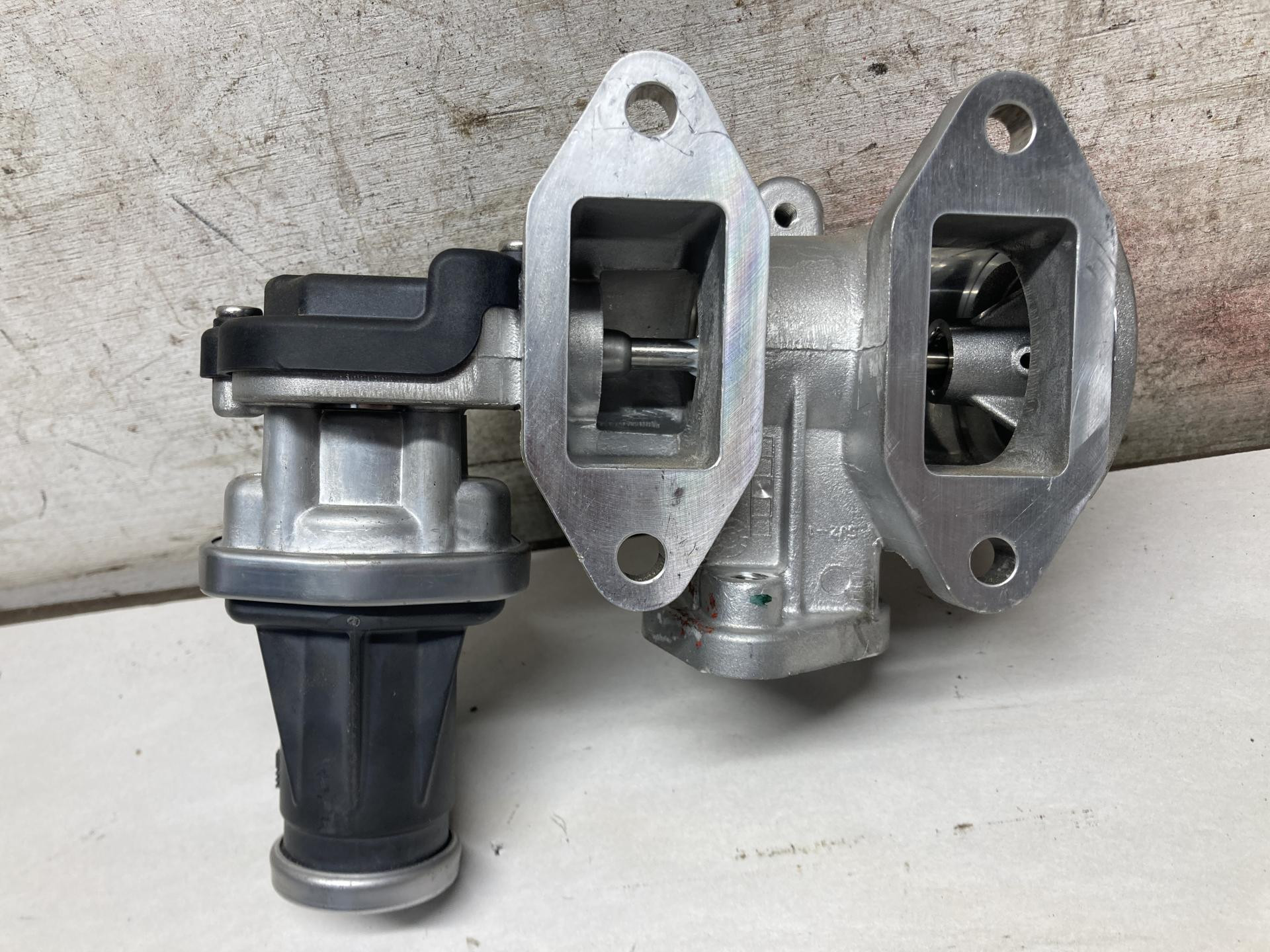 5586982 | Cummins B6.7 Engine EGR Valve for Sale