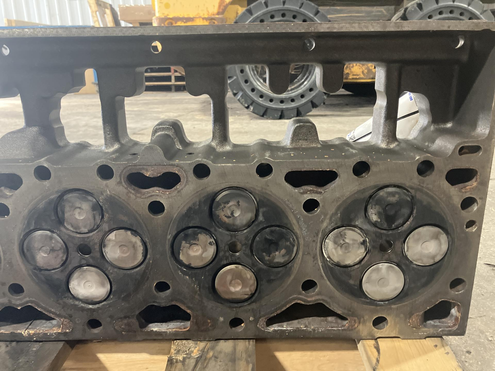 3893852 | Cummins L10 Engine Cylinder Head for Sale