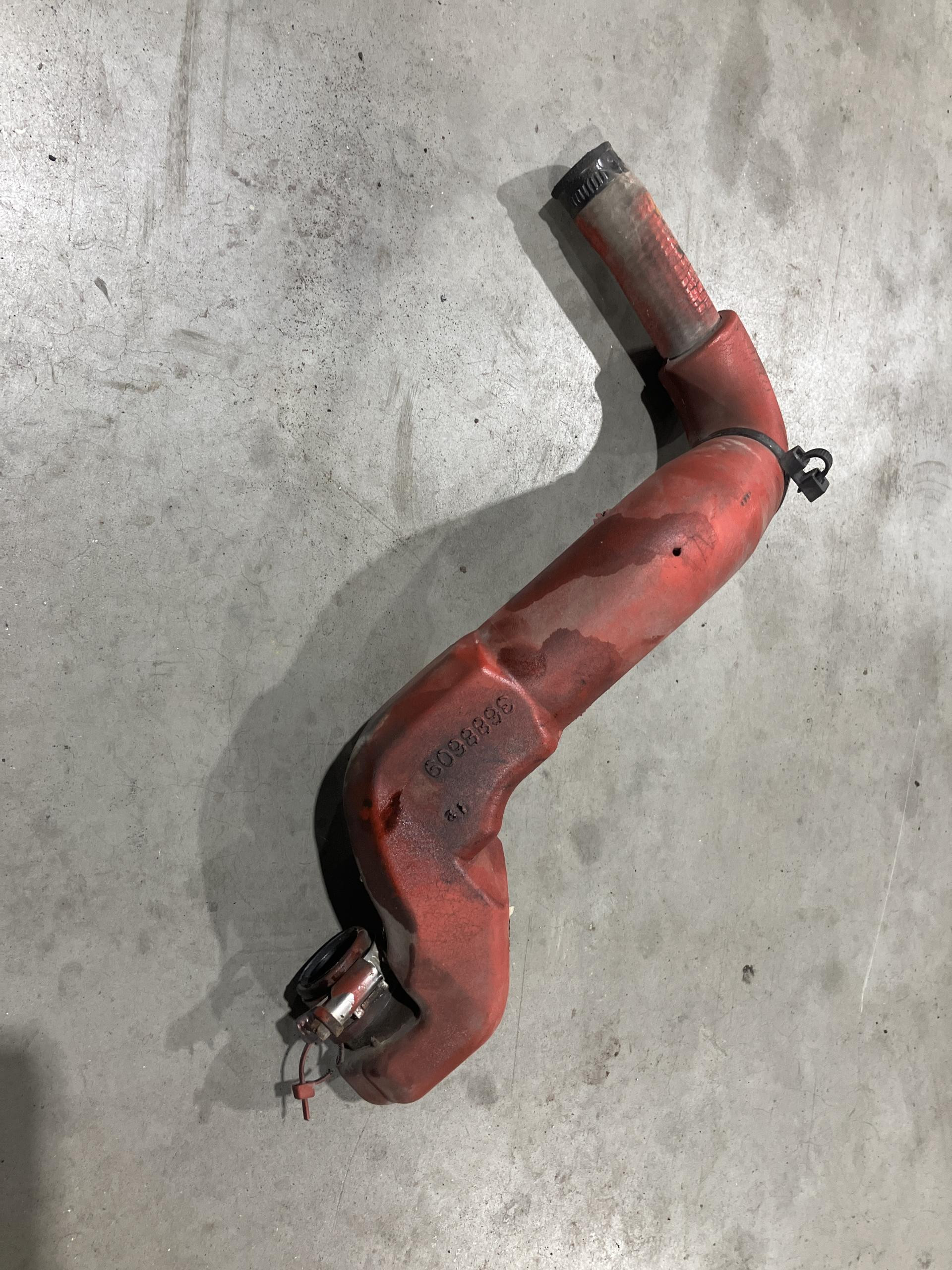 3688609 | Peterbilt 379 Air Transfer Tube for Sale