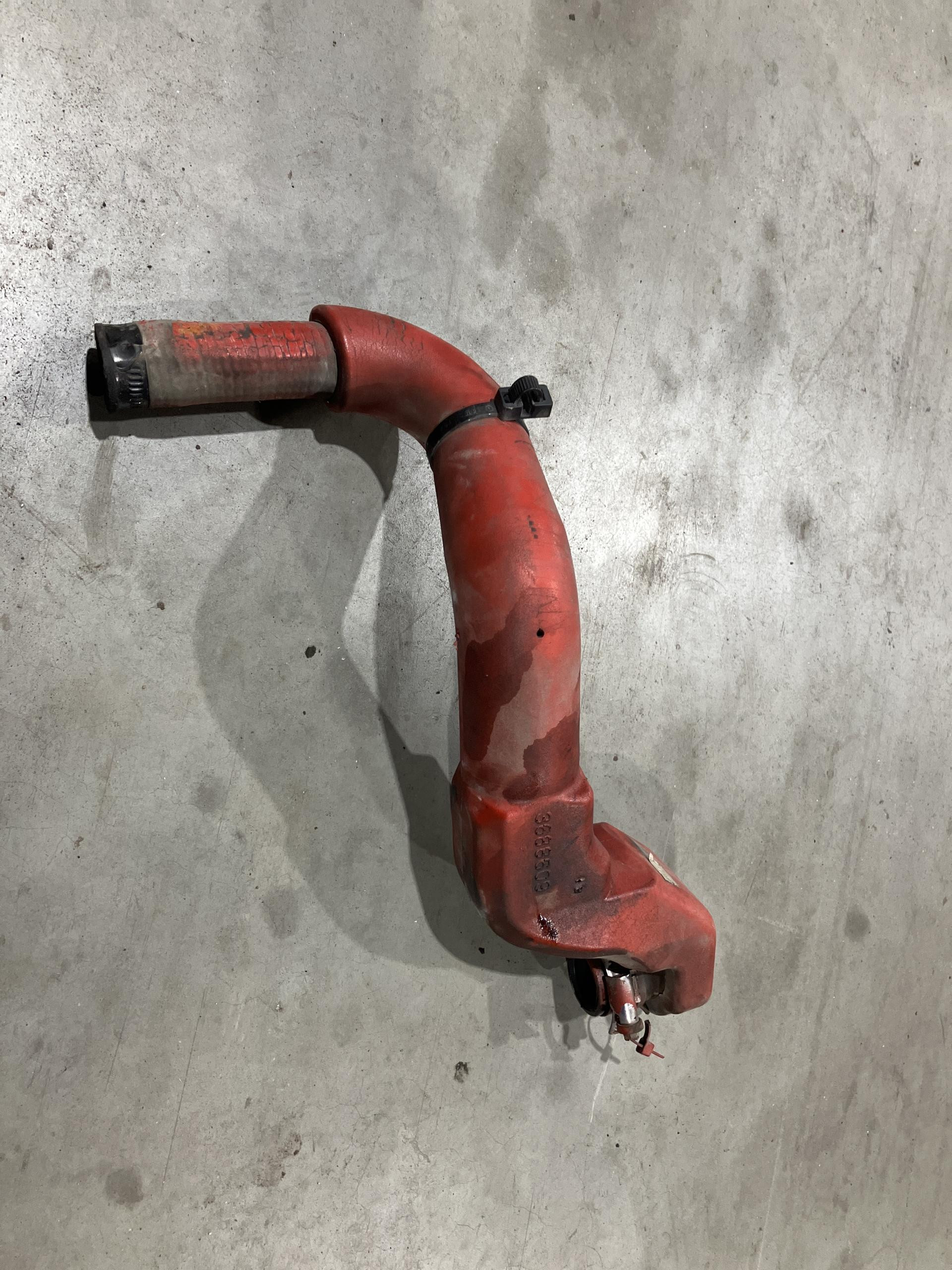 3688609 | Peterbilt 379 Air Transfer Tube for Sale