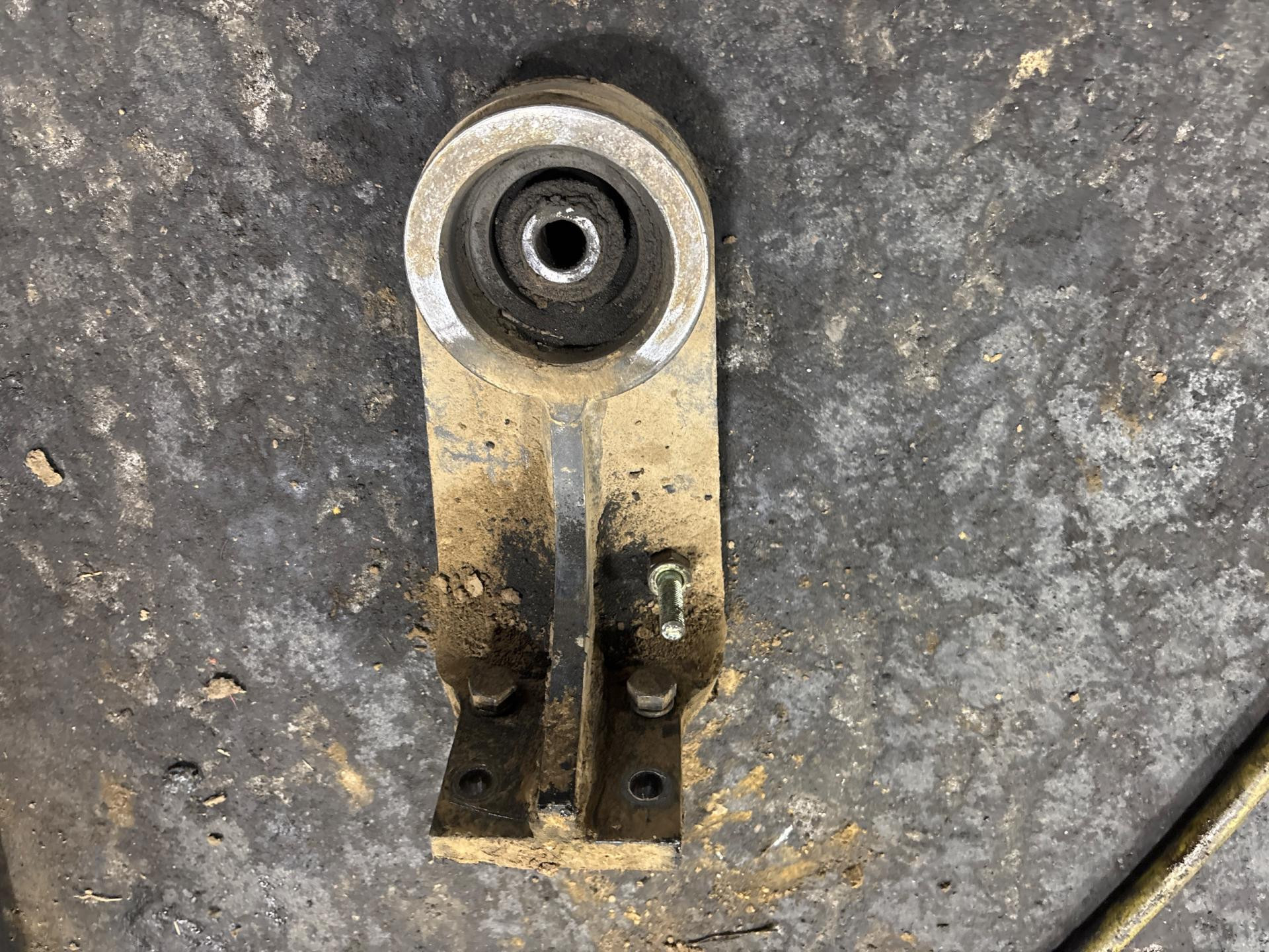 0882401030 | Isuzu 3AB1 Engine Mount for Sale