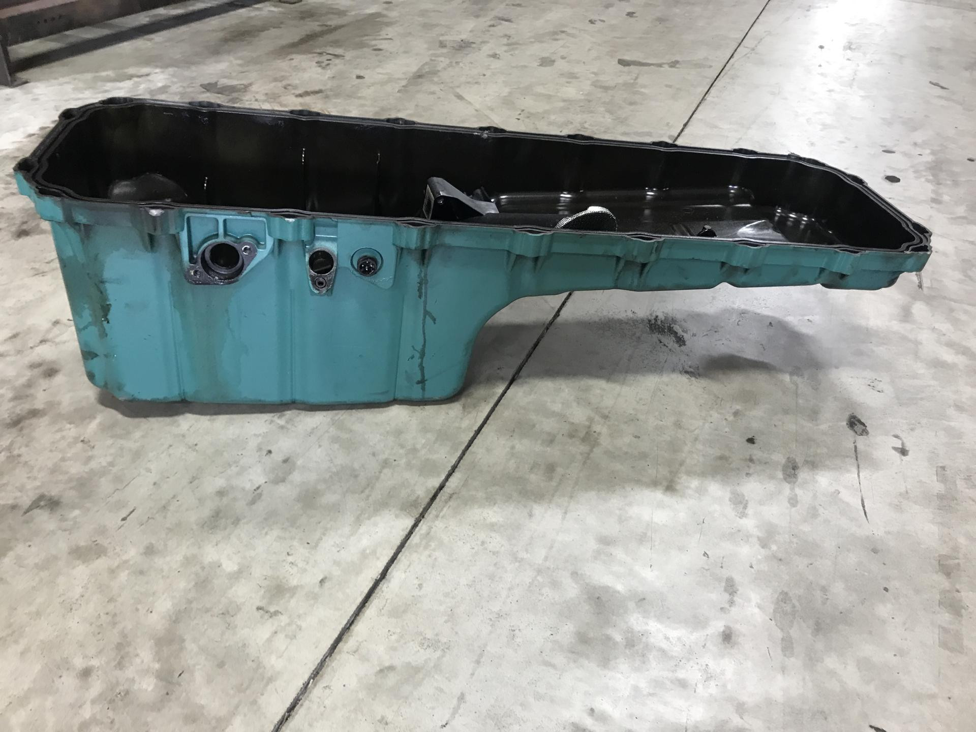Volvo D13 Engine Oil Pan for Sale