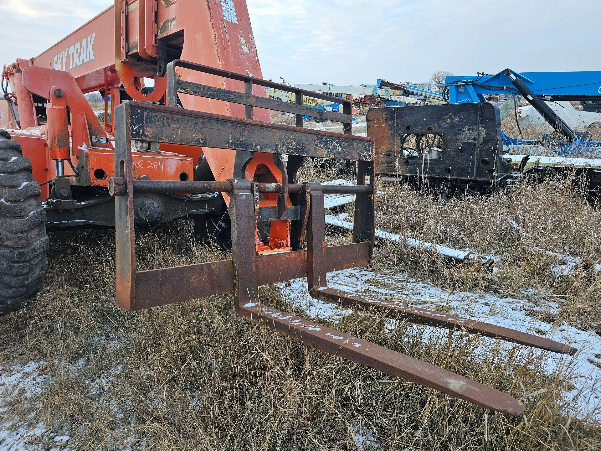 7086304 | Skytrak 8042 Attachments, Telehandler for Sale
