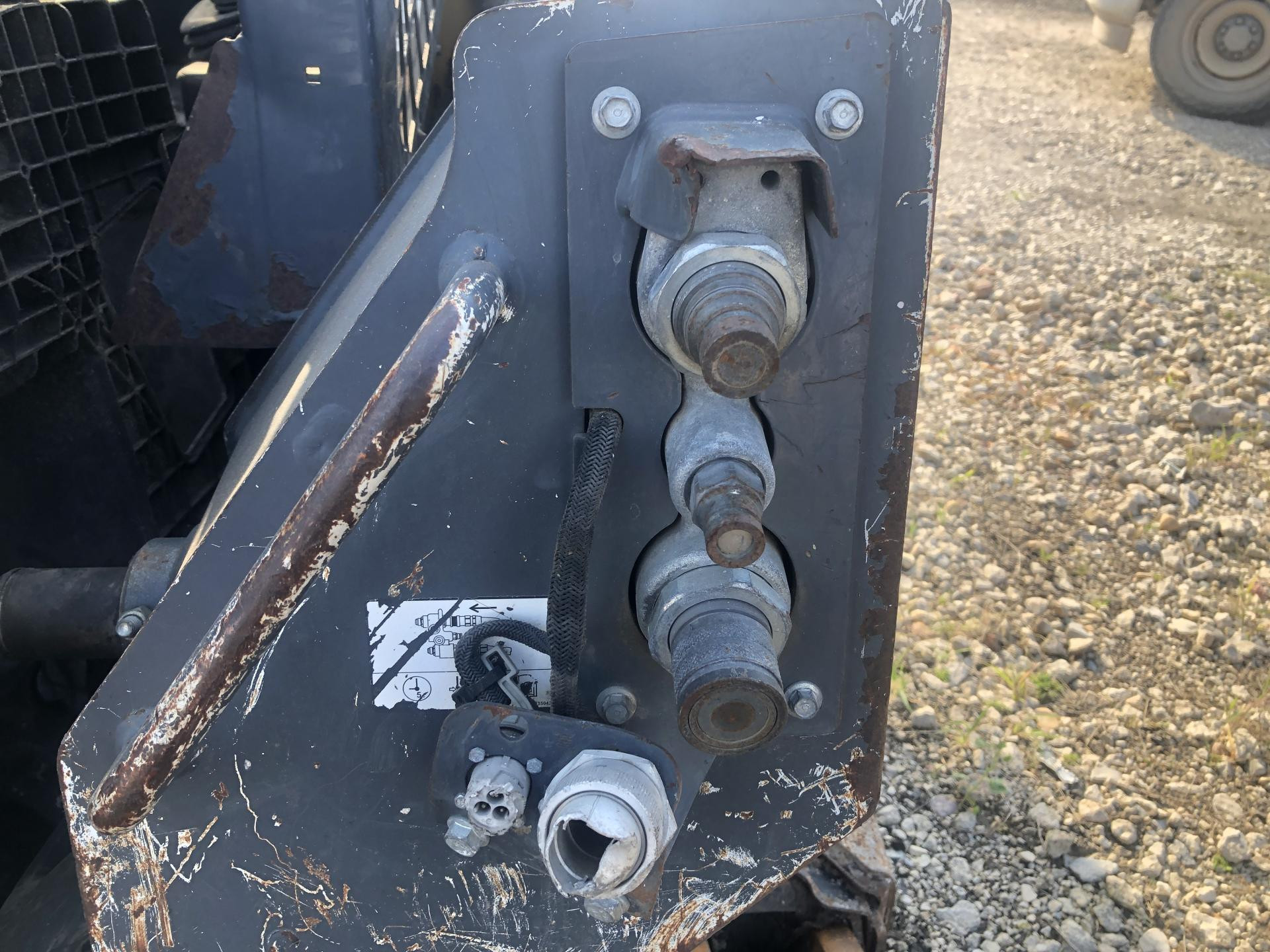 AT405633 | John Deere 323E Equip Auxiliary Coupler for Sale