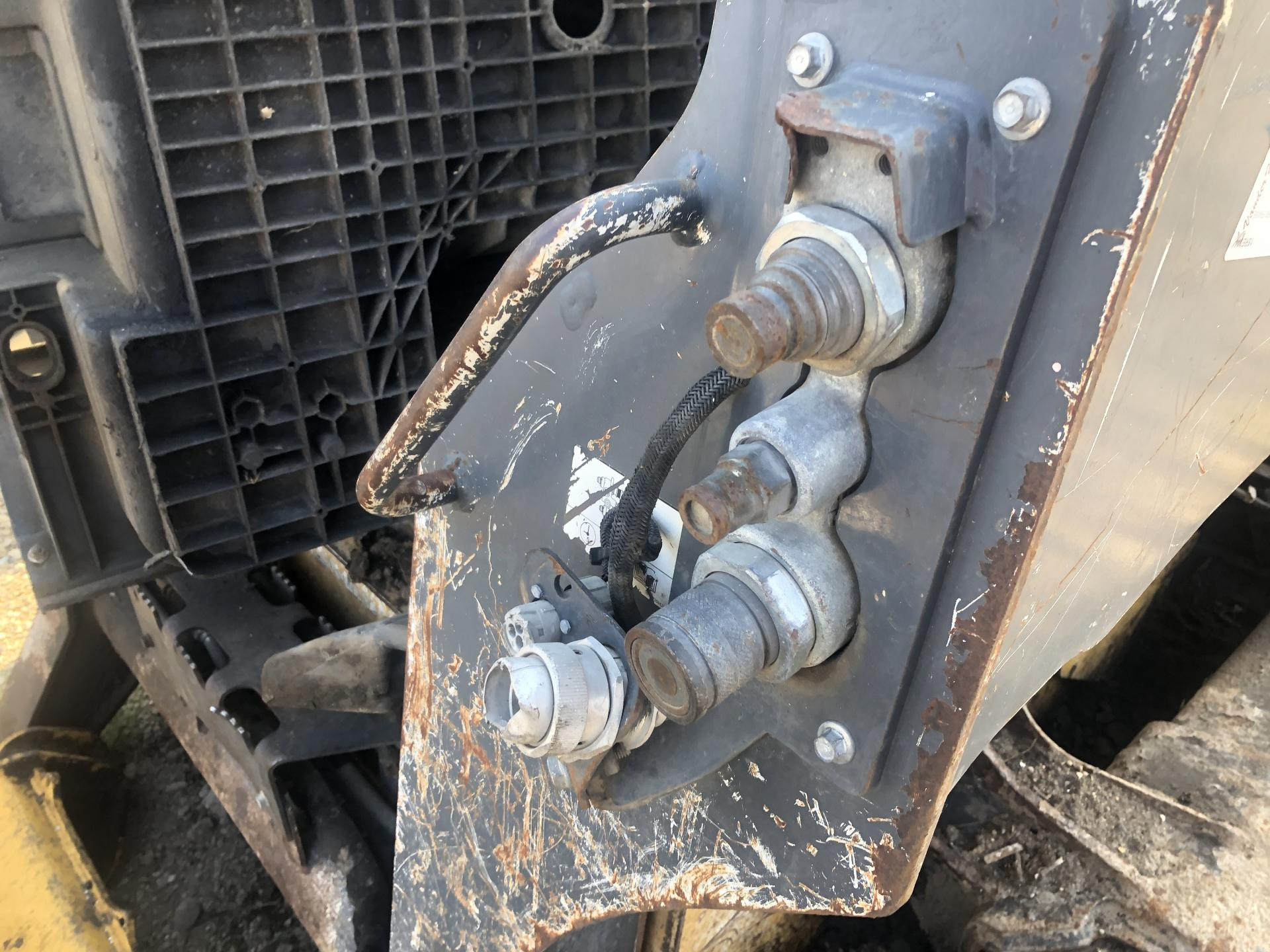 AT405633 | John Deere 323E Equip Auxiliary Coupler for Sale