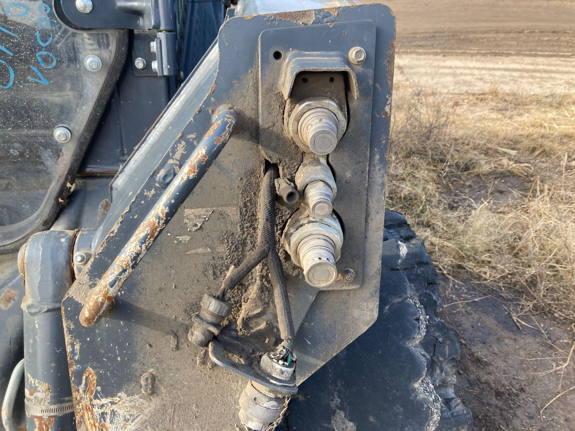 AT405633 | John Deere 324E Equip Auxiliary Coupler for Sale