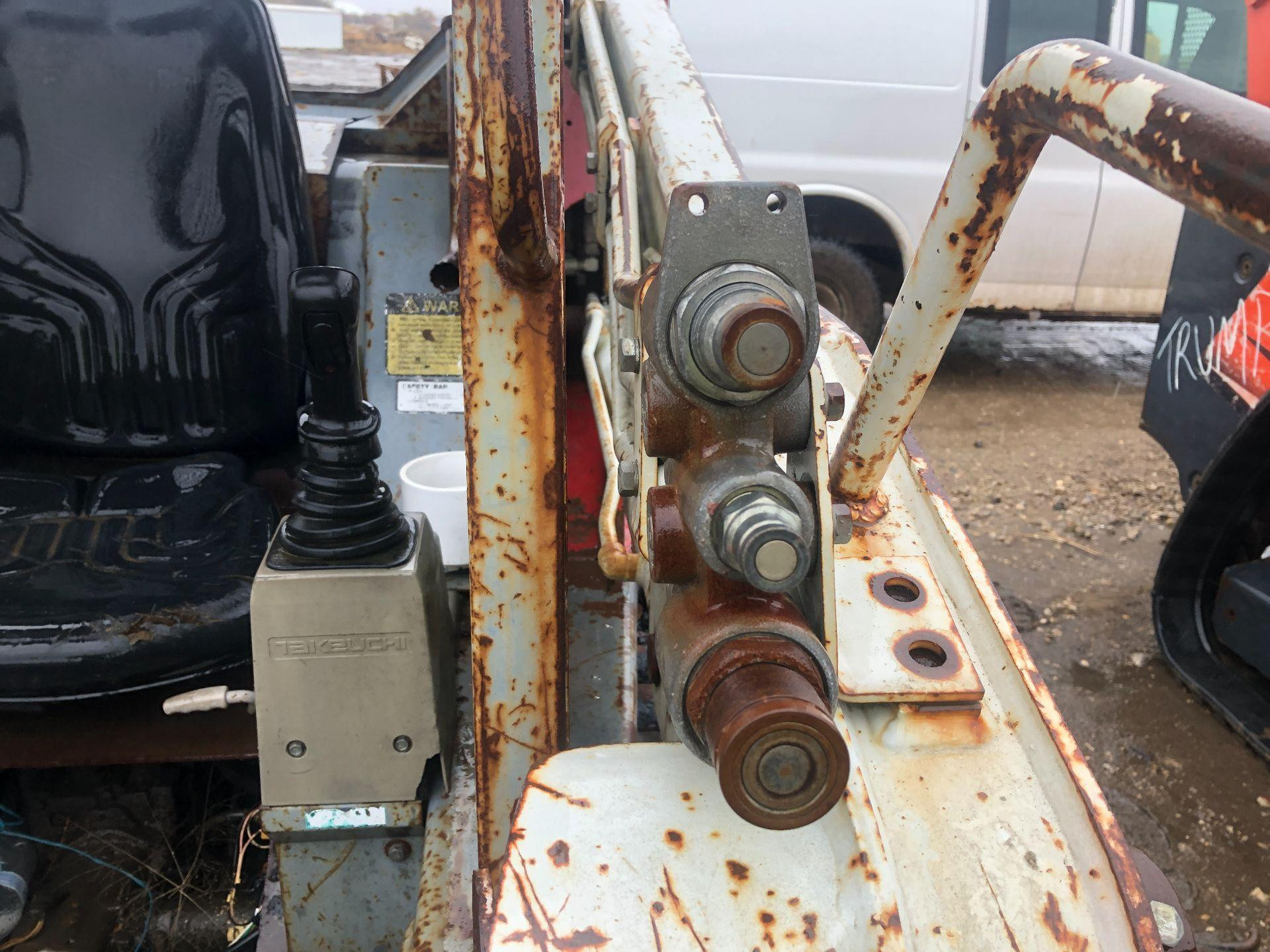 1901747000 | Takeuchi TL130 Equip Auxiliary Coupler for Sale