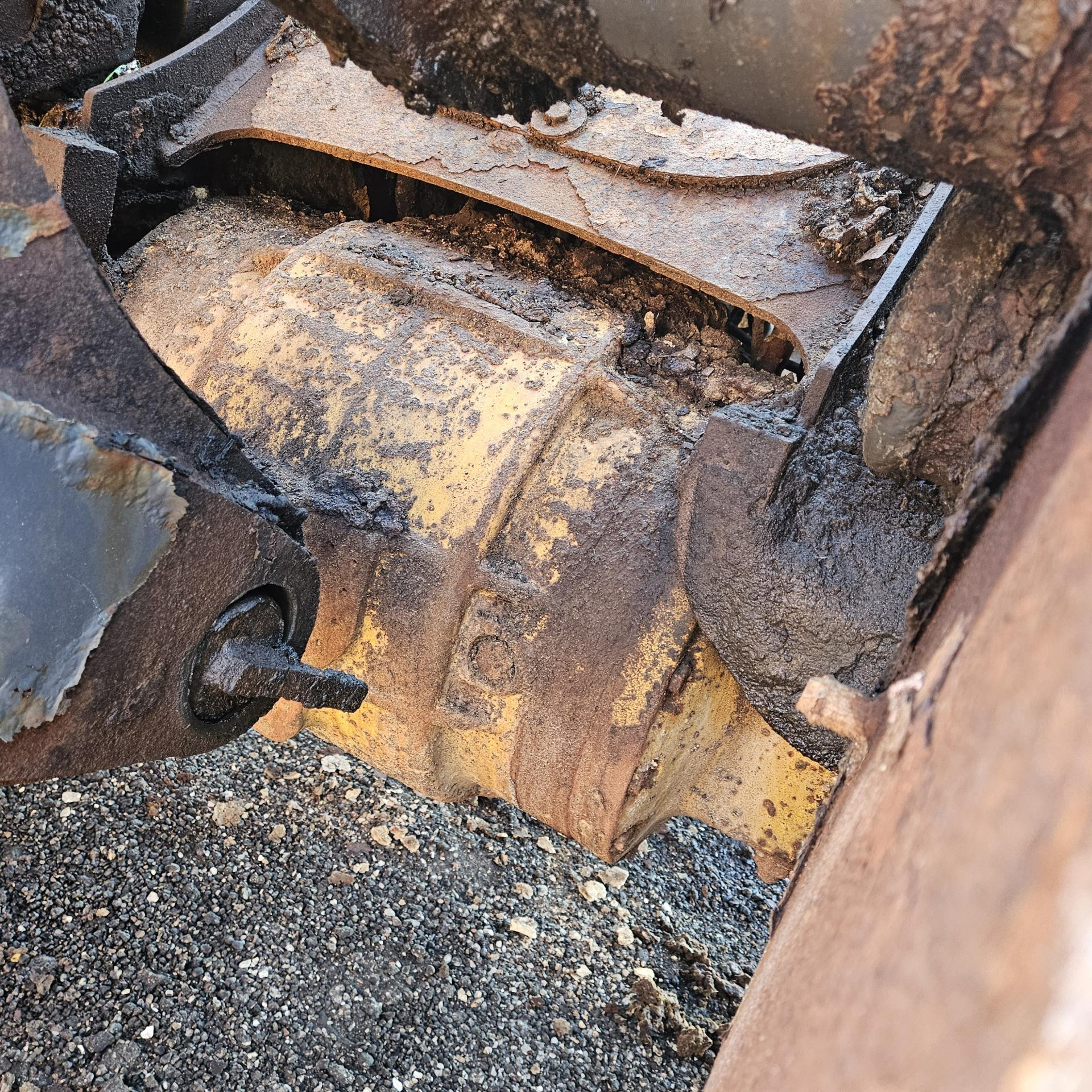 YZ18308 | John Deere 824J Axle Assembly for Sale