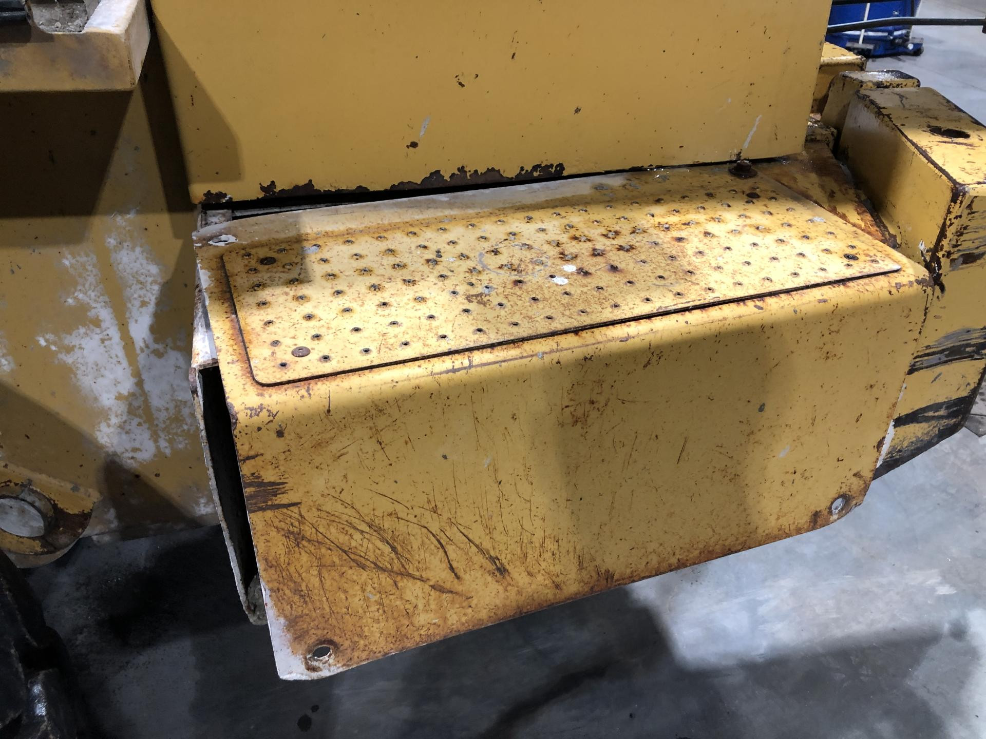 8Y-7690 | CAT 928F Equip Battery box for Sale