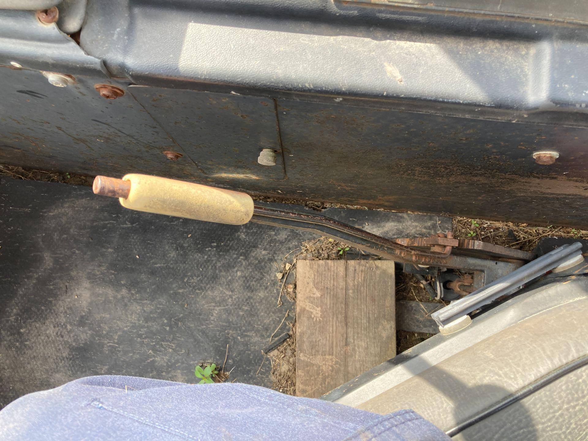 AT65264 | John Deere 410B Controls for Sale