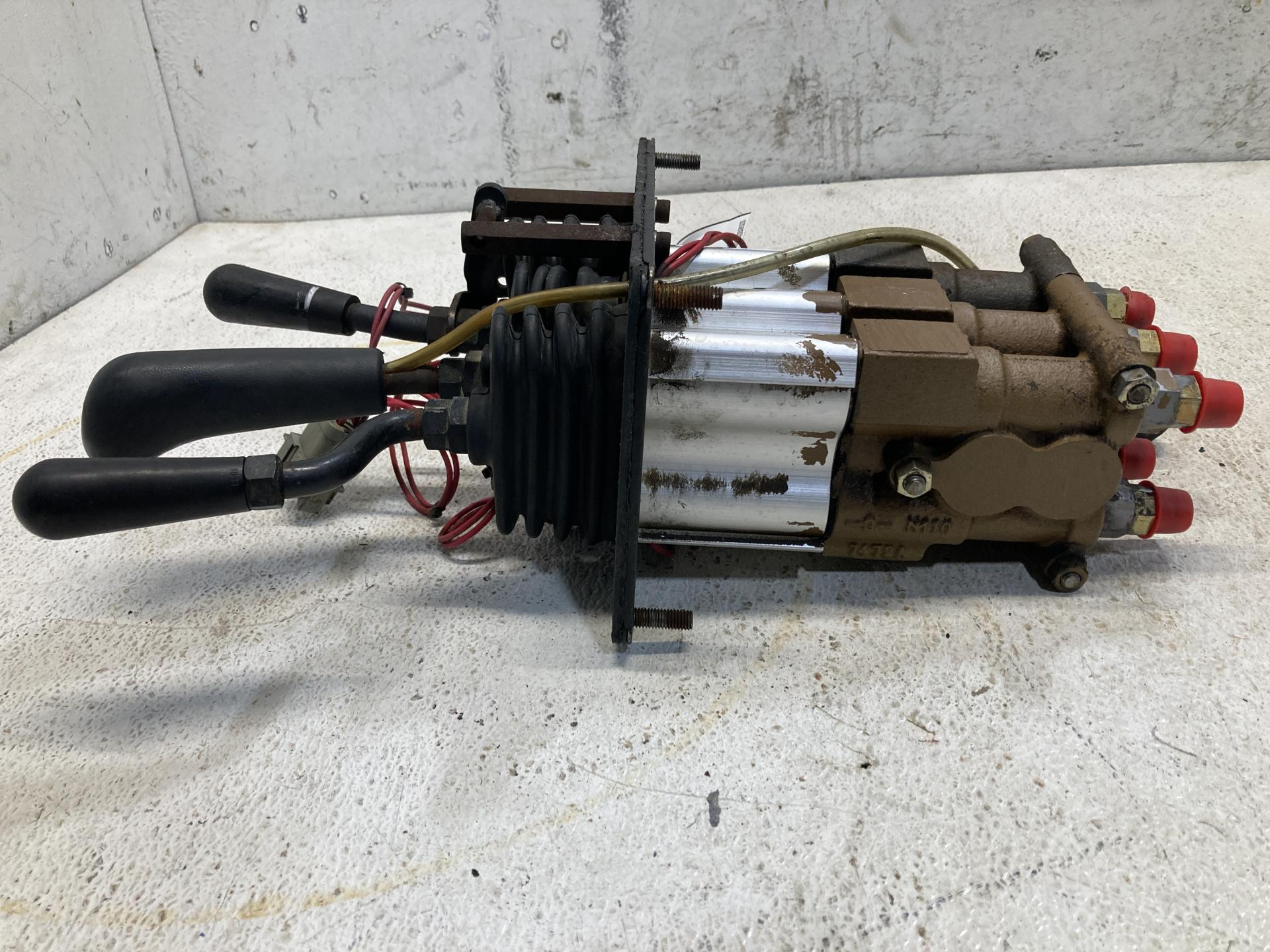 122-6239 | CAT 938G Controls for Sale