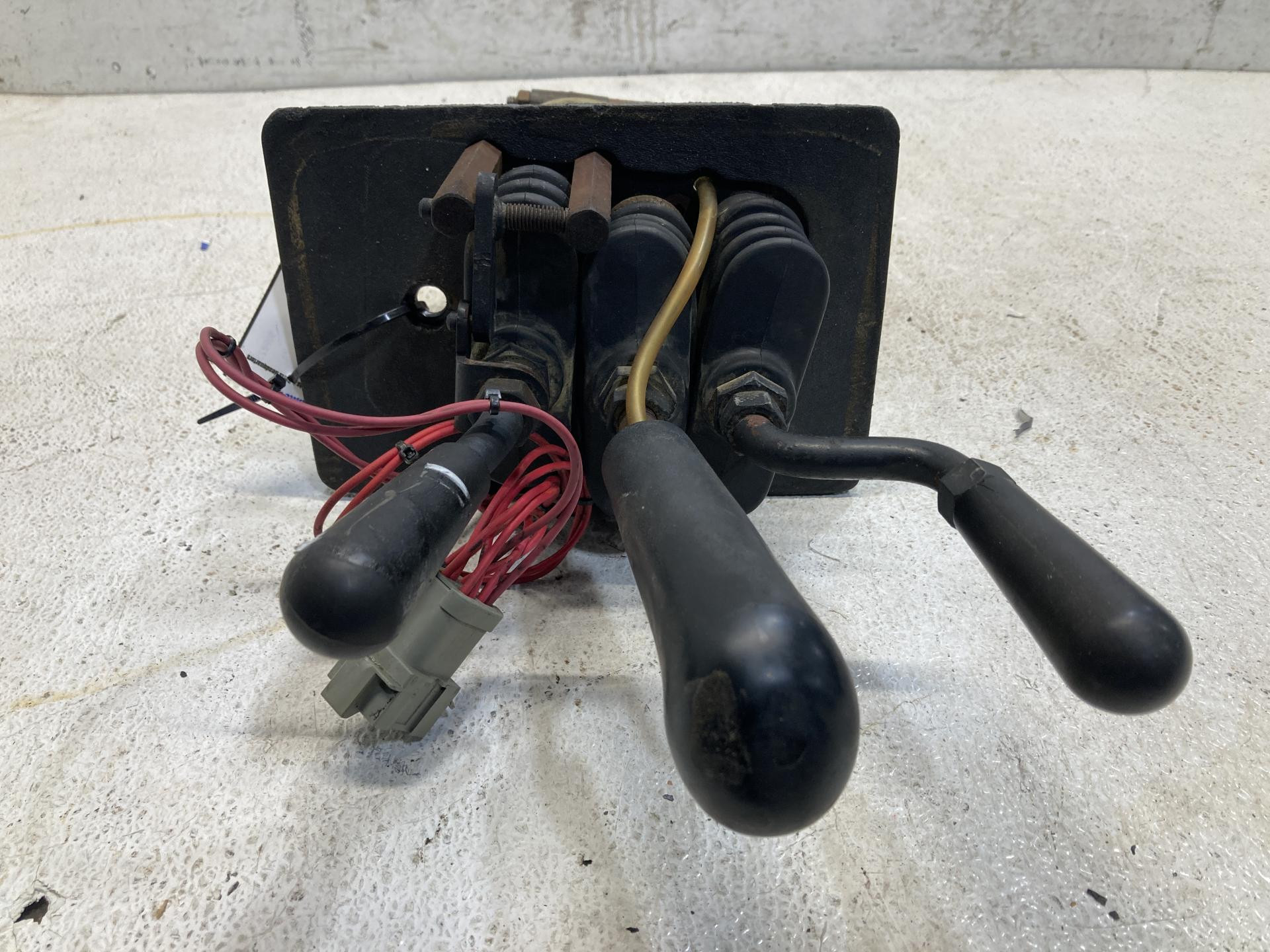 122-6239 | CAT 938G Controls for Sale