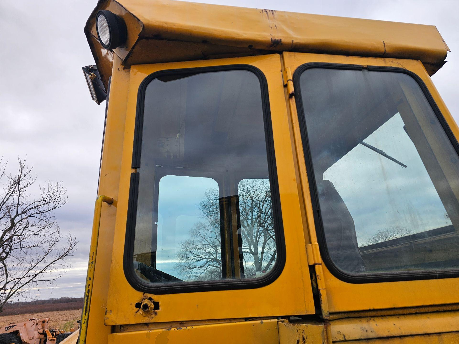 AT29834 | John Deere 644 Door Glass for Sale