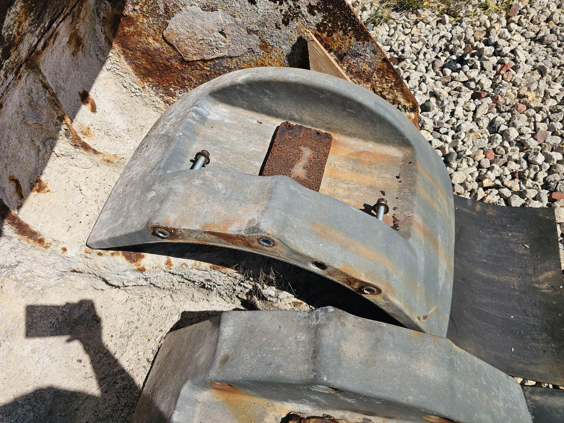AT325454 | John Deere 344K Fender for Sale