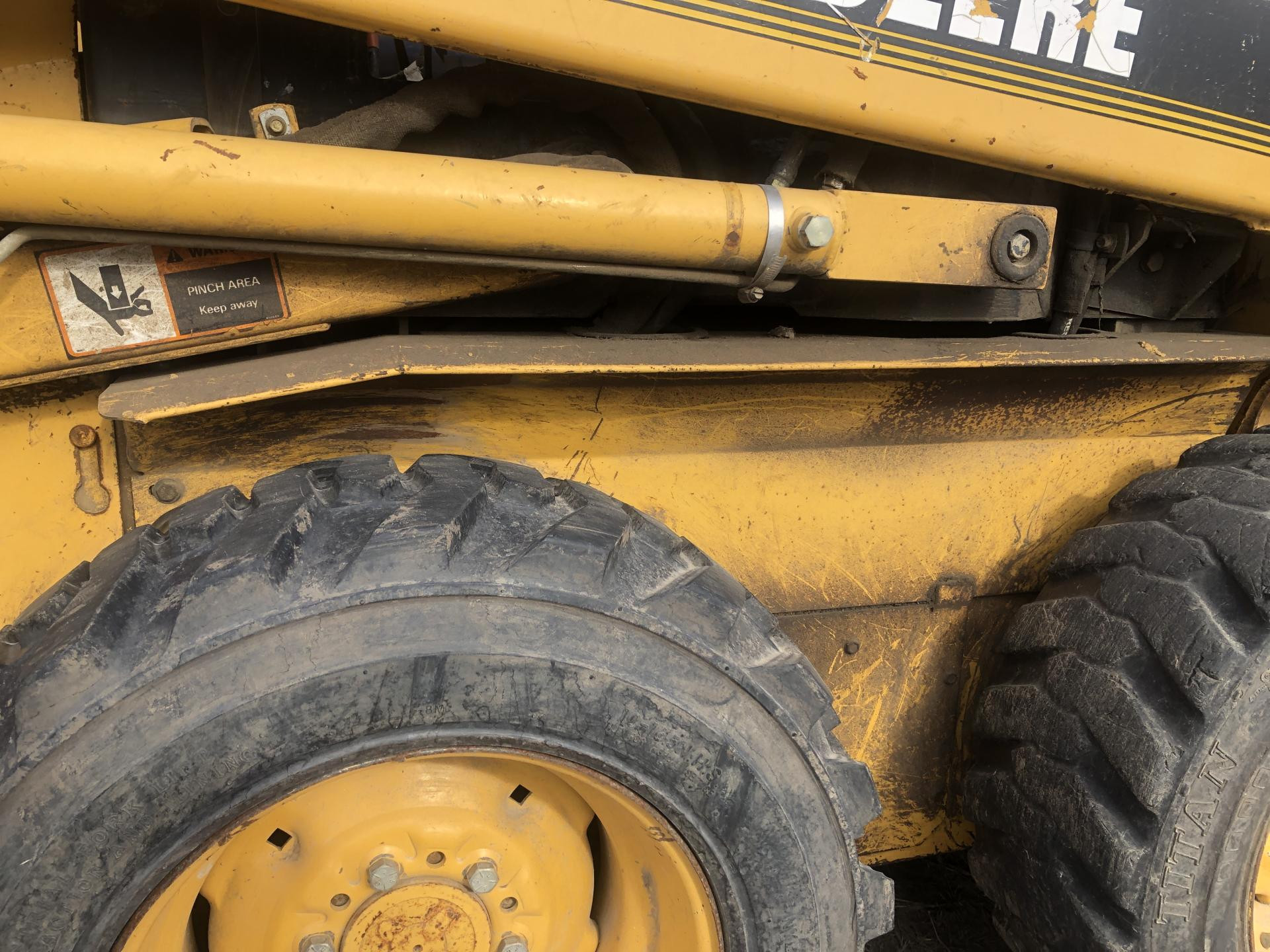MG86507712 | John Deere 5575 Fender for Sale