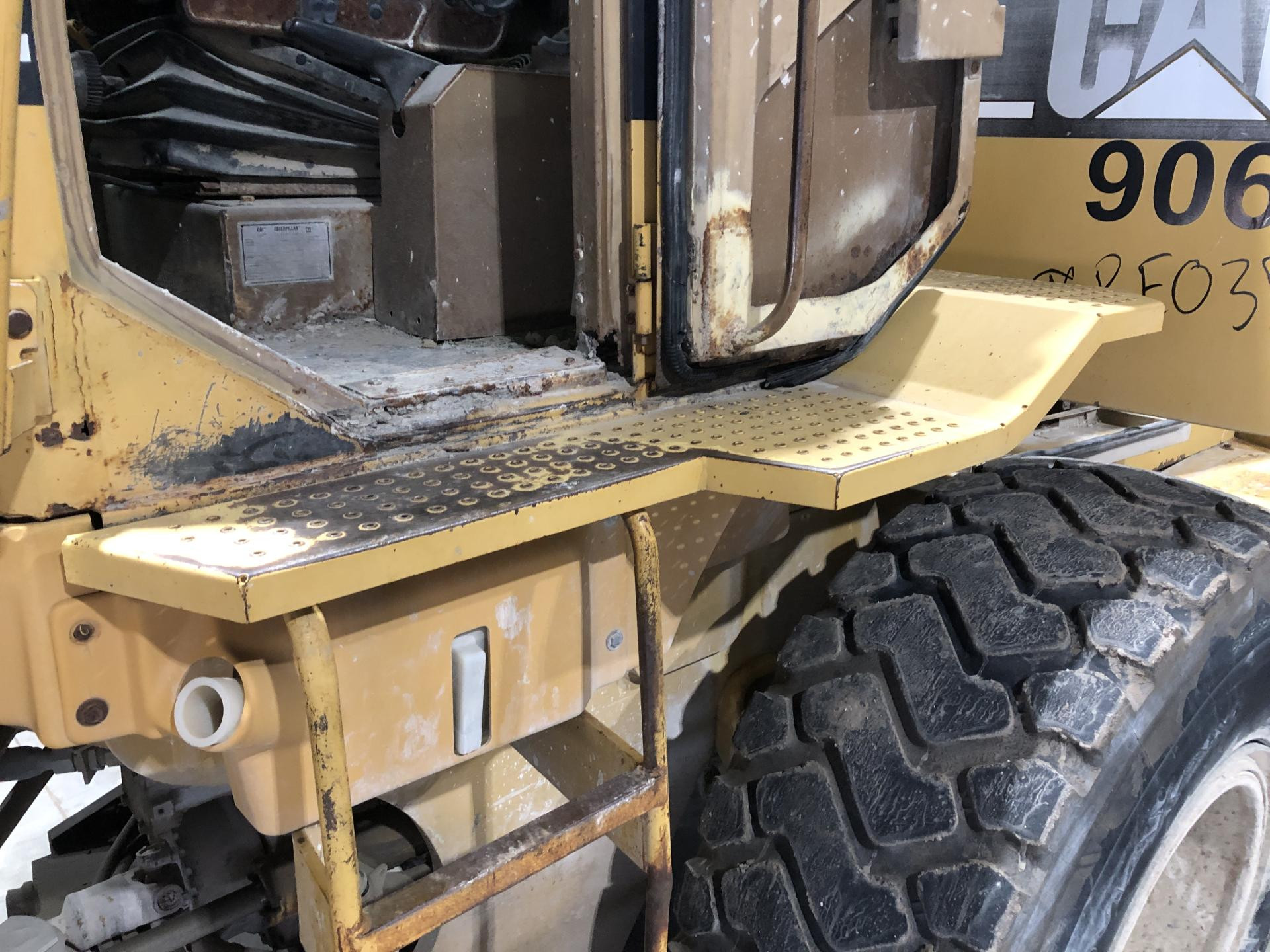 9C-9252 | CAT 928F Fender for Sale