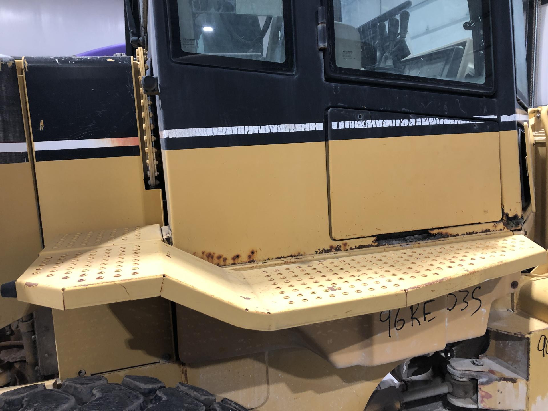 9C-9250 | CAT 928F Fender for Sale
