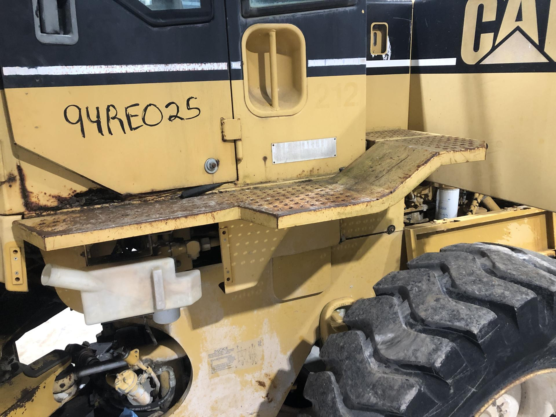 9C-9252 | CAT IT28F Fender for Sale