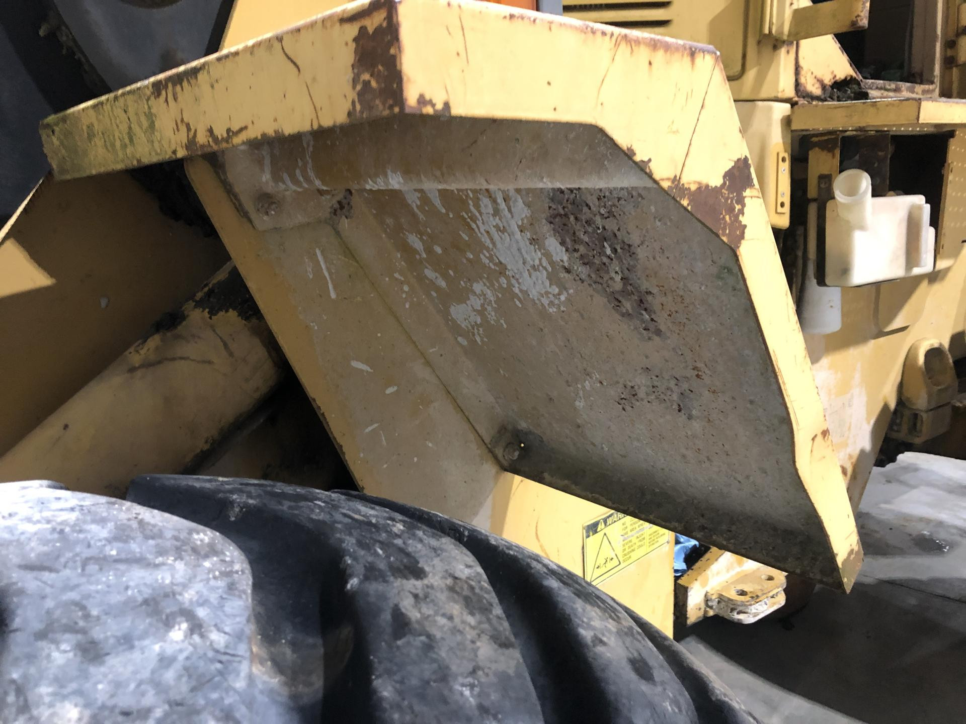 9C-3917 | CAT IT28F Fender for Sale
