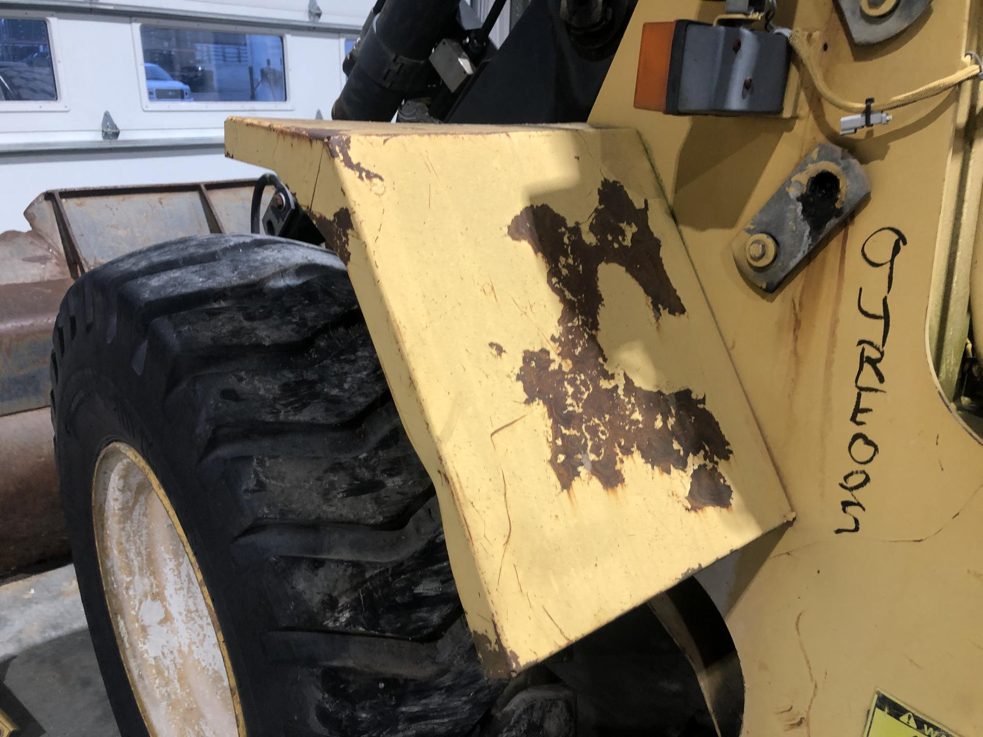 9C-3917 | CAT IT28F Fender for Sale