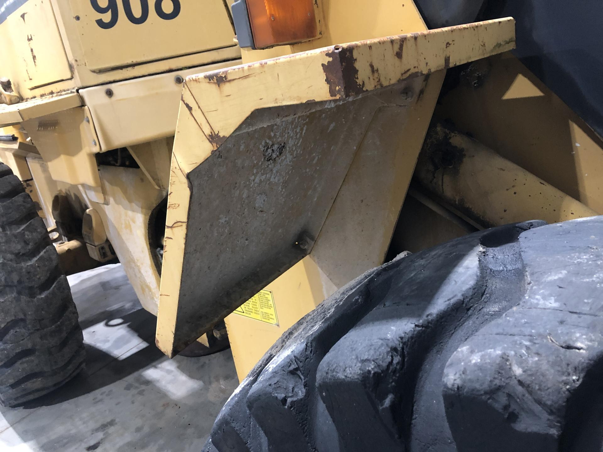 9C-3914 | CAT IT28F Fender for Sale