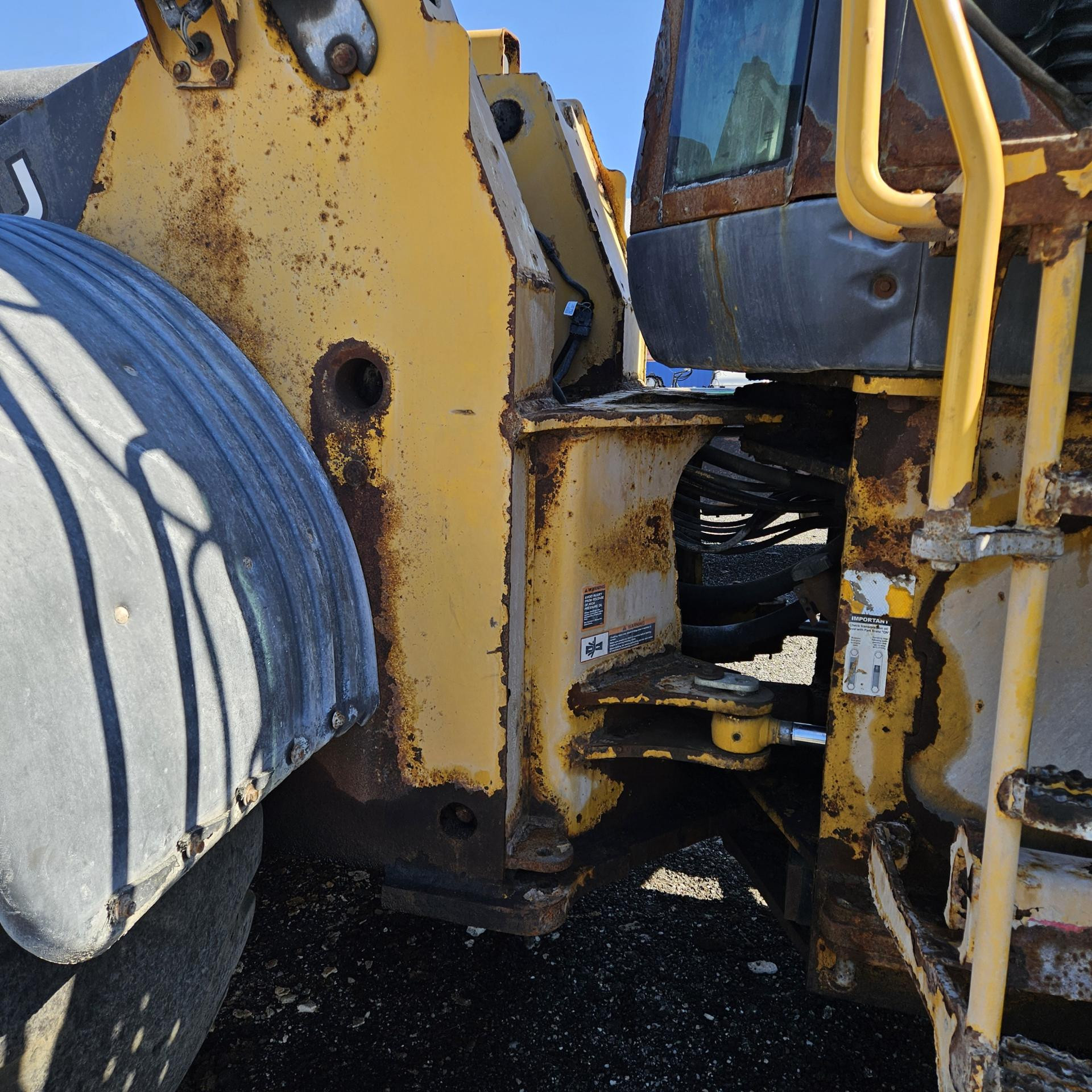 AT225580 | John Deere 824J Frame for Sale