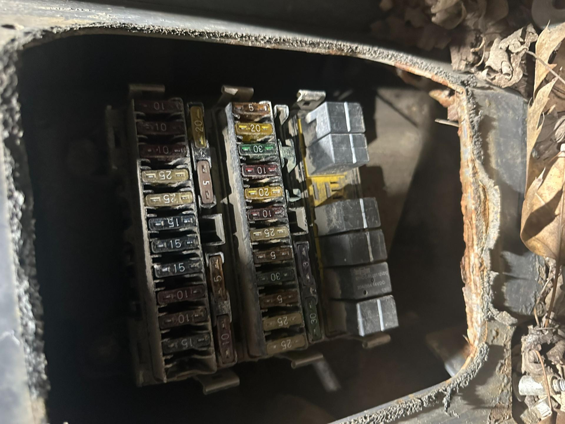Takeuchi TL12R-2 Equip Fuse Panel for Sale