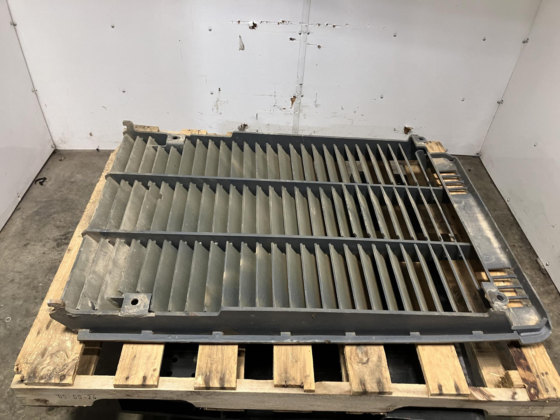AT343615 | John Deere 700H LGP Grille for Sale