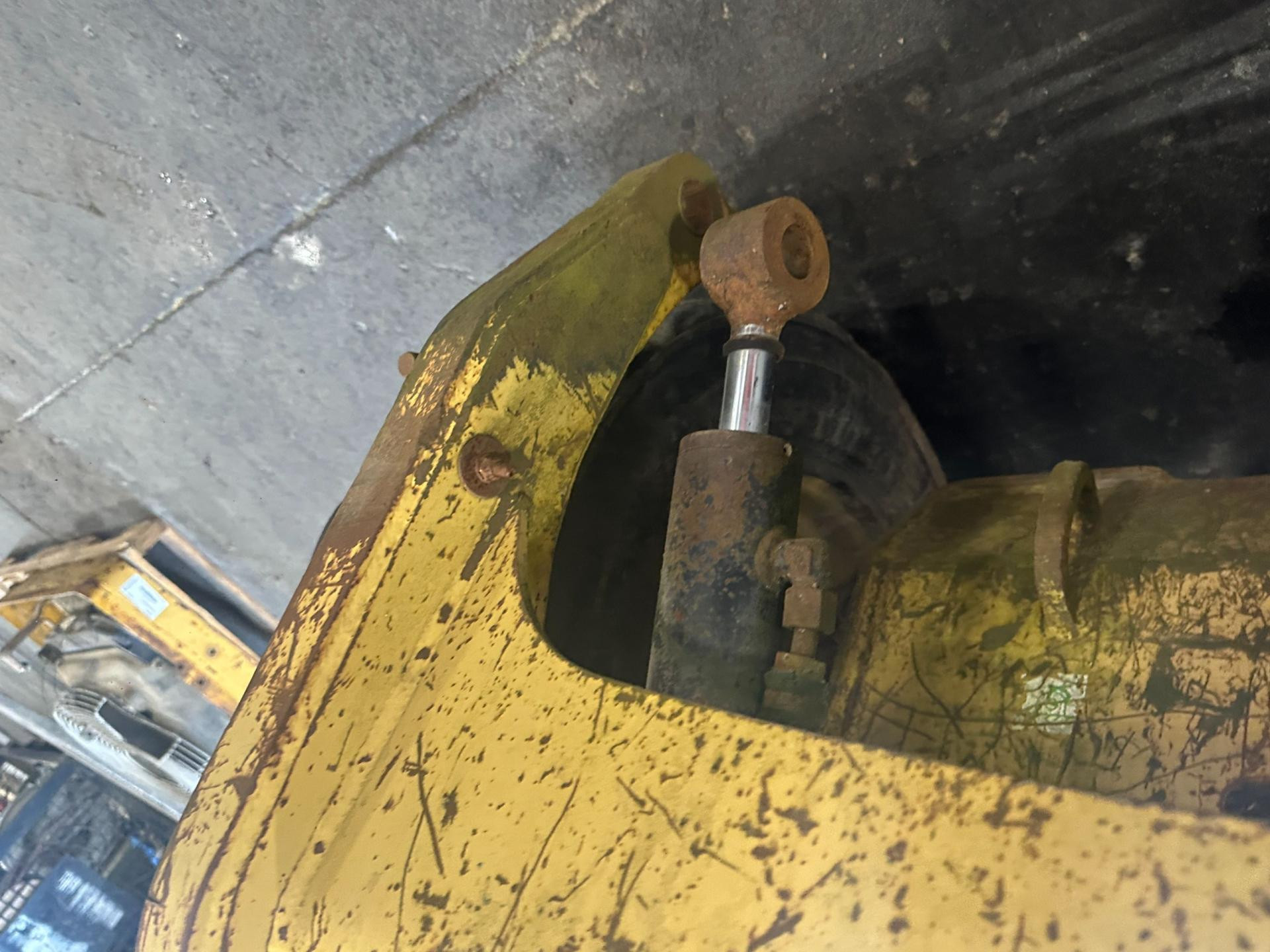142-8956 | CAT 216 Hydraulic Cylinder for Sale