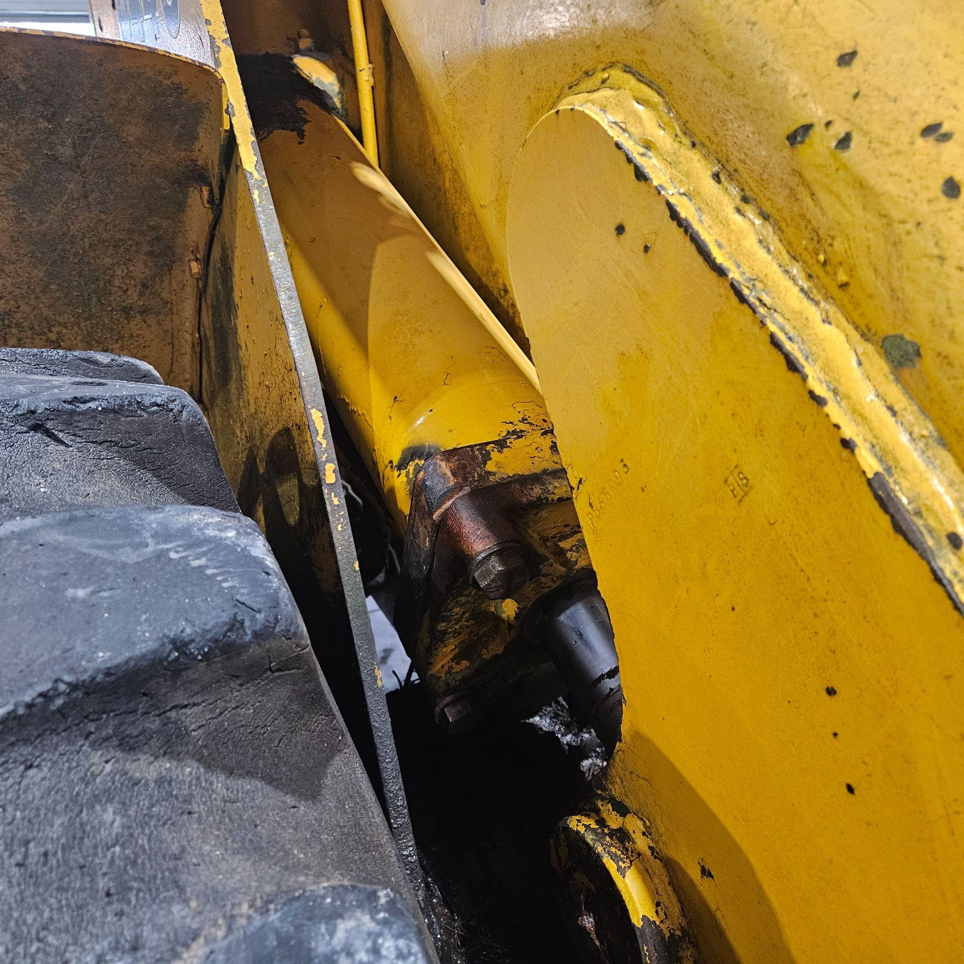 AR98898 | John Deere 644C Hydraulic Cylinder for Sale